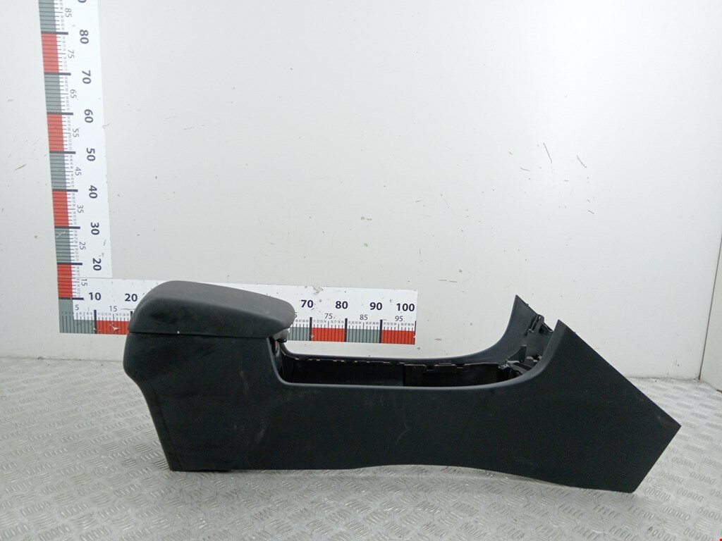 Подлокотник Mazda 3 BK BP4K64450A арт. 2175176