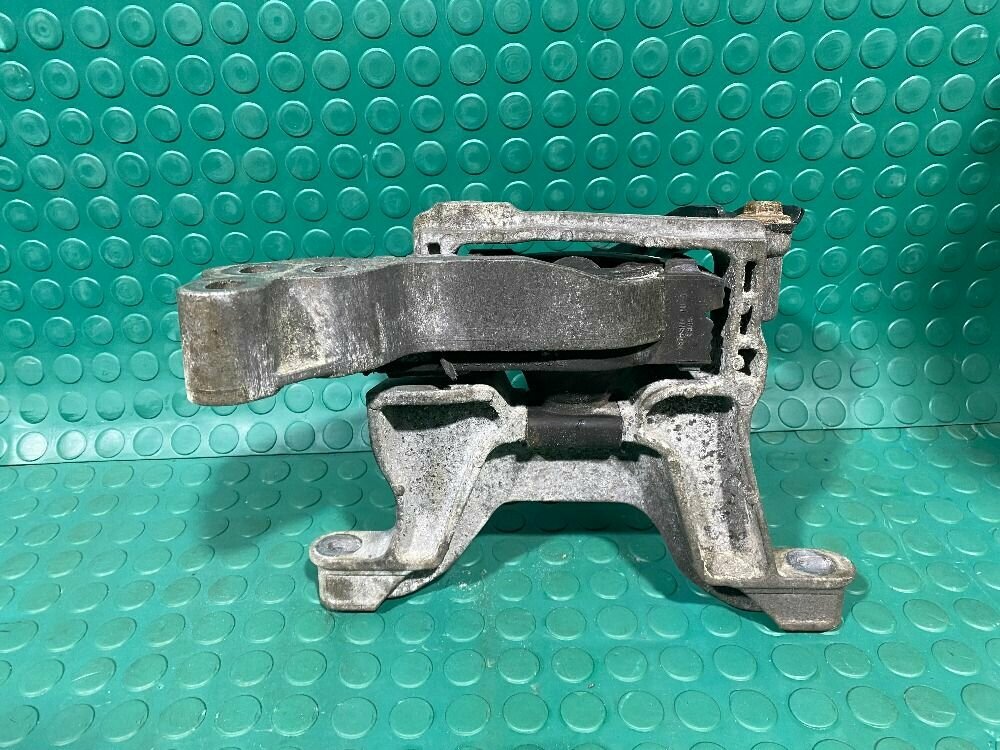 Подушка опора двигателя правая Mazda CX-30 I (2019—2026) BFWM-39-060