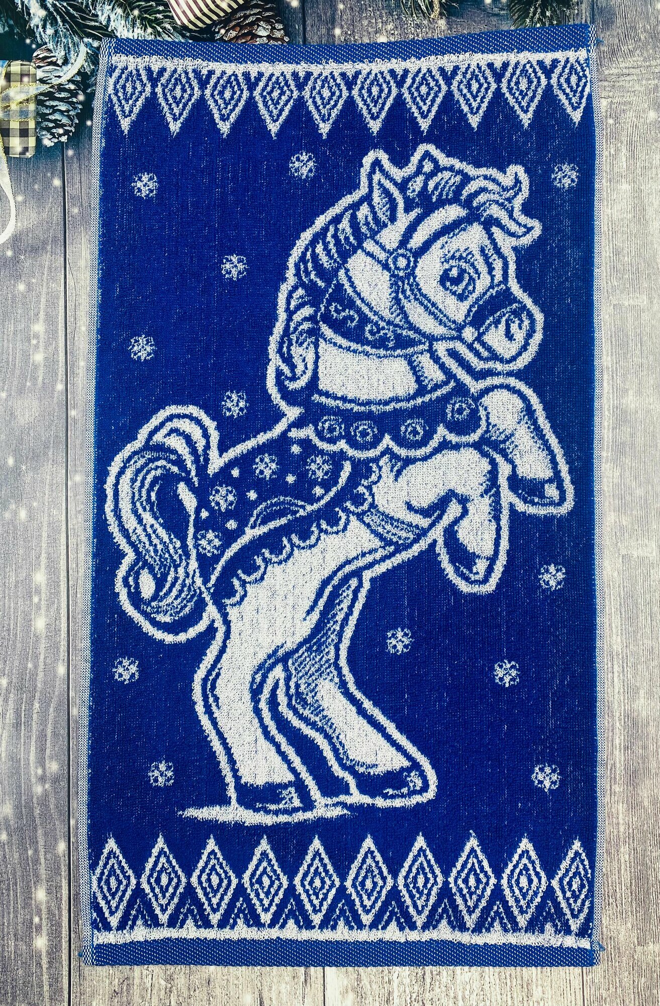 Полотенце махровое кухонное, для рук и лица, ручное в подарок на Новый год двухстороннее Лошадь "Маленький циркач" Синее 30*60 см