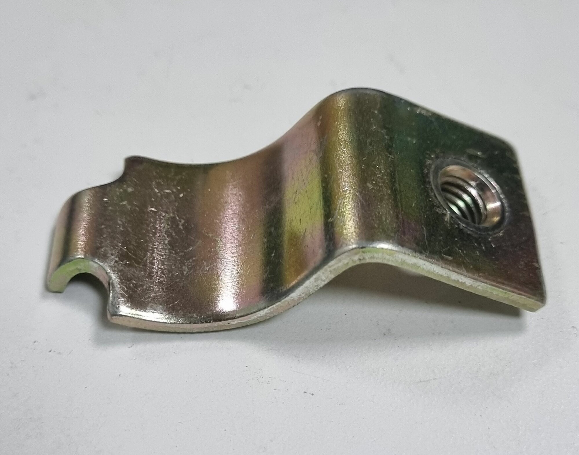 Хомут втулки стабилизатора Chery Amulet [1.5 16V 5MT лифтбэк] A112906030