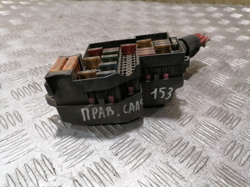 Блок предохранителей салонный VOLKSWAGEN Touareg 2002 2010 7L0941828A