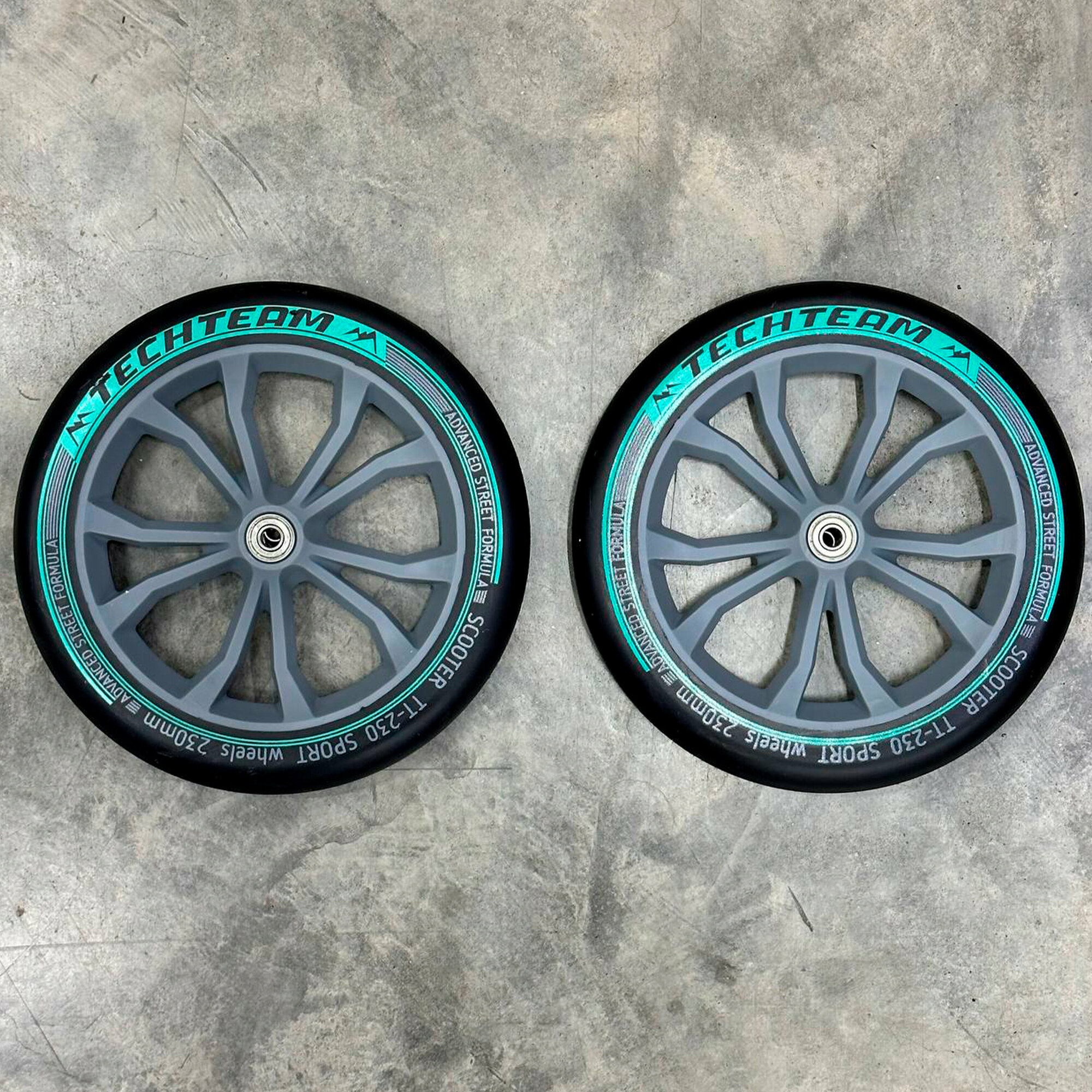 Набор 2 колеса и 4 подшипника ABEC 7 для самоката 230мм, черно-зеленый цвет