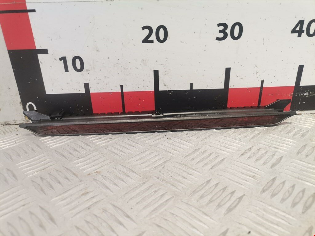 Фонарь дополнительный тормозной (стоп-сигнал) Volkswagen Golf 4 1J6945131C арт. 1523982