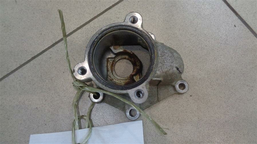 Корпус термостата от Nissan Almera Tino 2000-2006