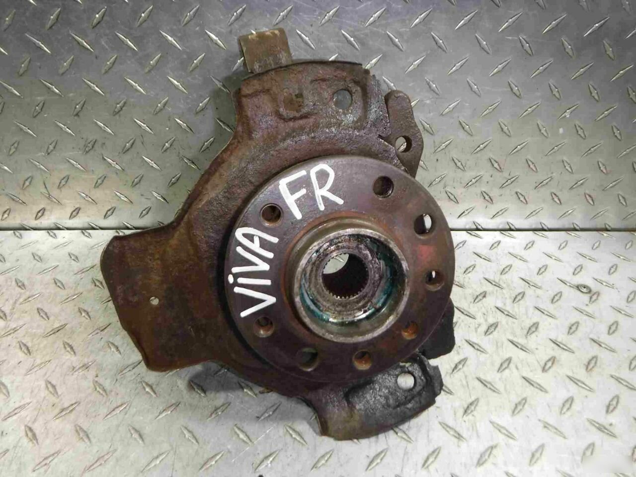 Кулак поворотный передний правый Opel Astra G (1998—2009) 24443540