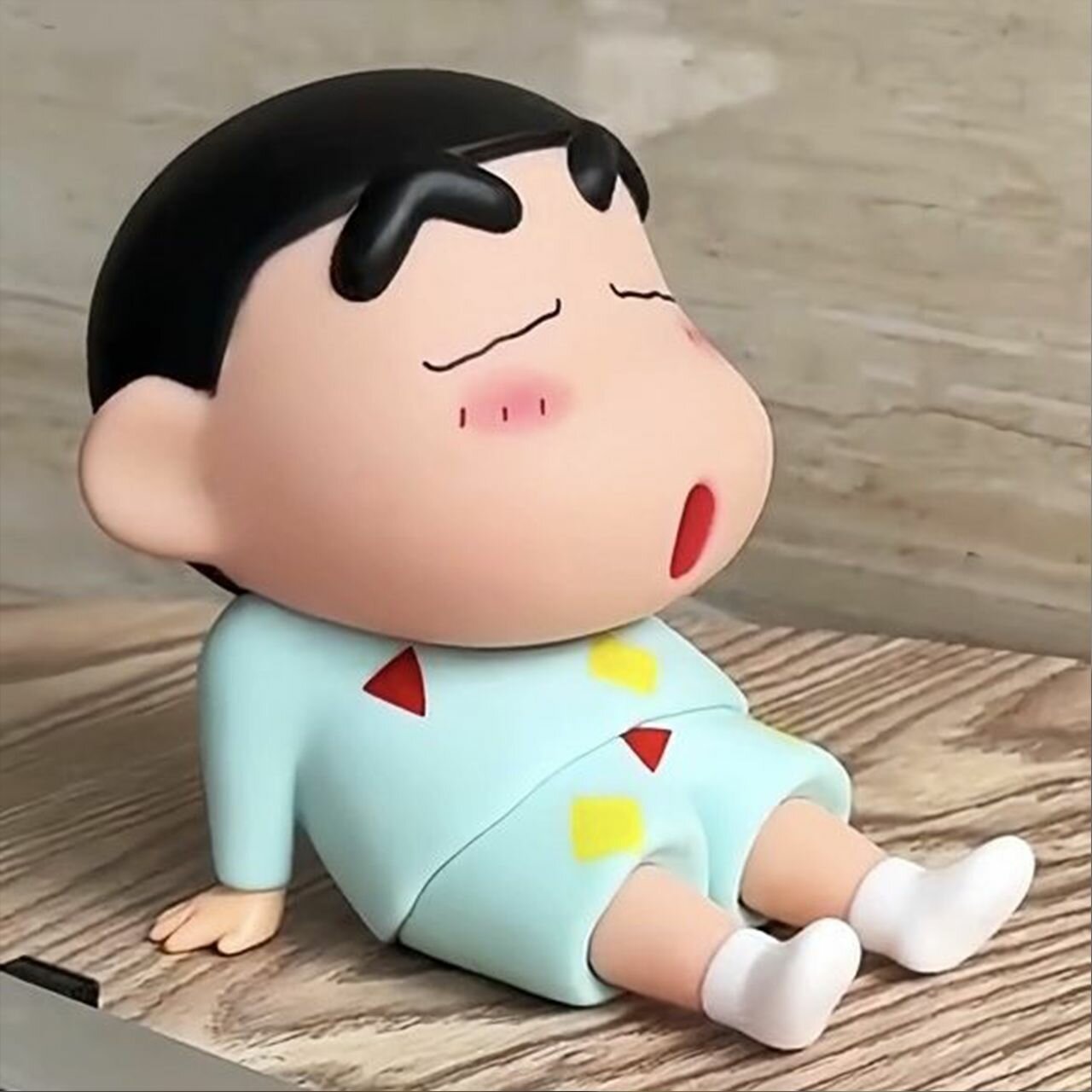 Держатель для мобильного телефона Crayon Shin-chan, милое украшение для рабочего стола, украшение, которое можно использовать в качестве держателя, универсальное для планшетов