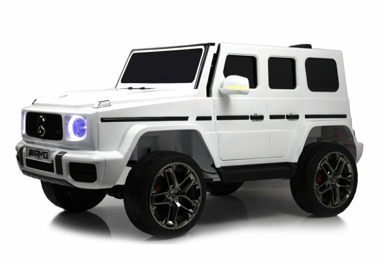 Детский электромобиль RiverToys Mercedes-AMG G63 (G111GG) 24V с пультом, полноприводный, двухместный белый