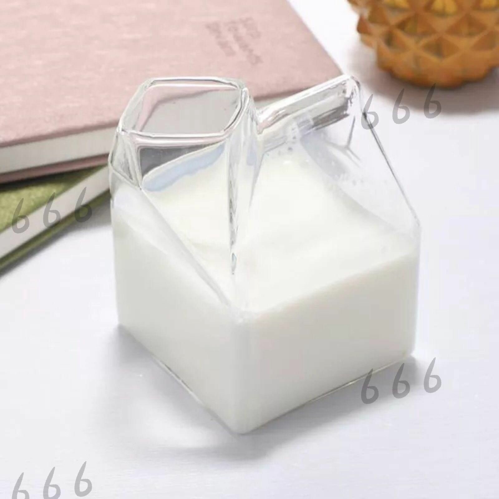 Молочник стеклянный "Пакет", емкость для хранения сливок и молока, объем 400 мл, размер 9х7х10,3 см, питчер