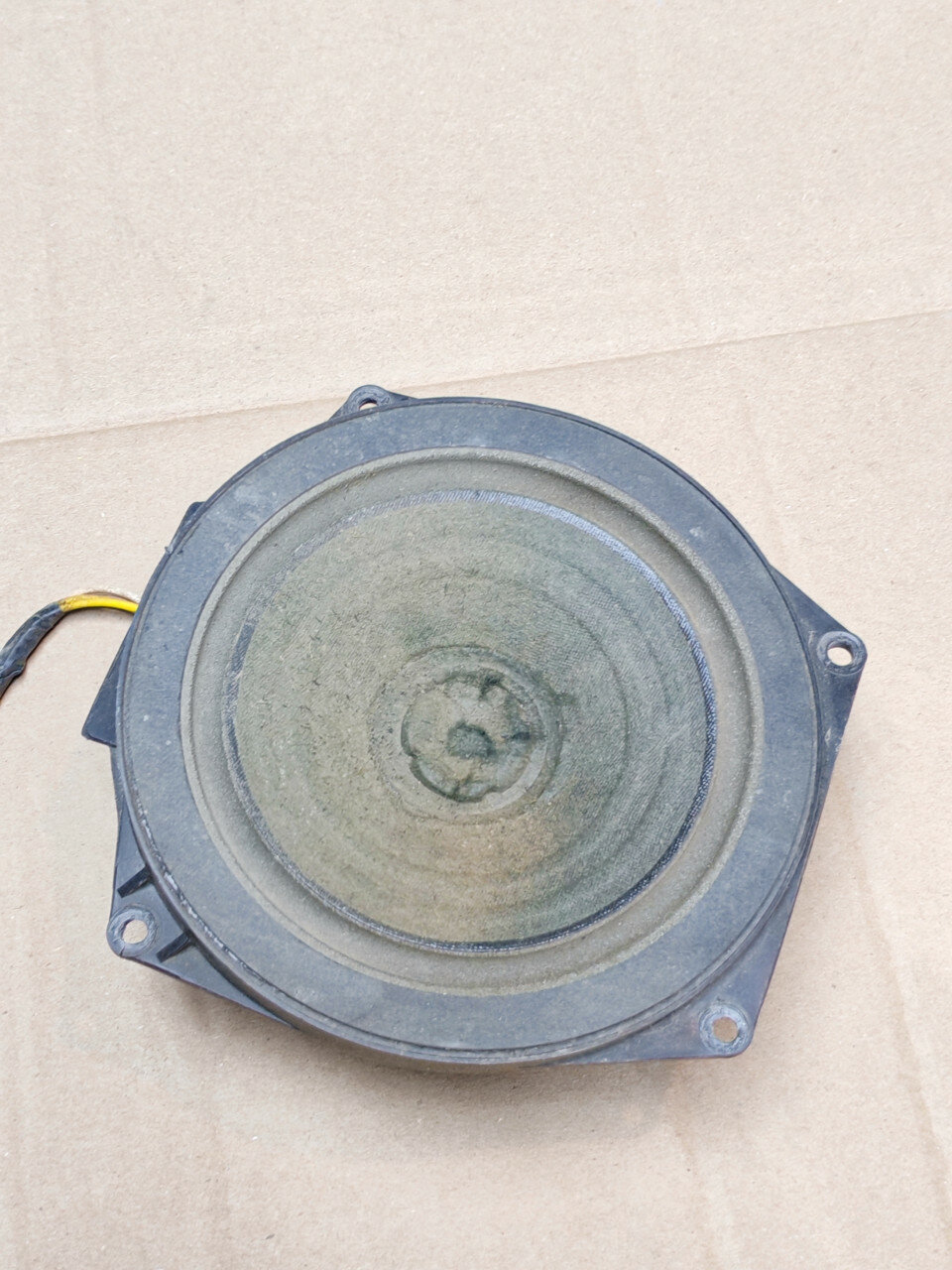 Динамик 13 см Ford Fiesta mk4