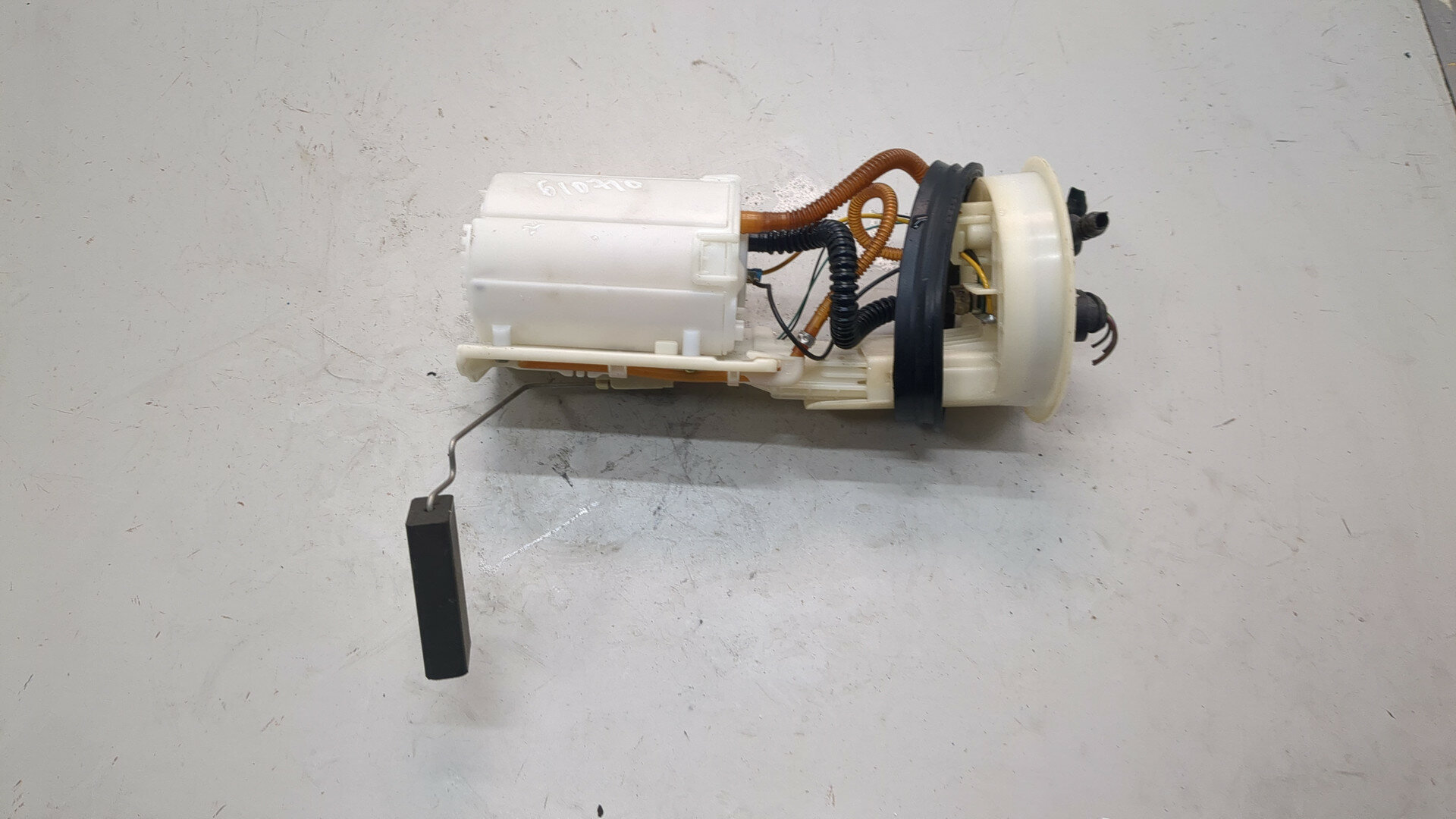 Насос топливный электрический Volkswagen Passat 5 Б/У