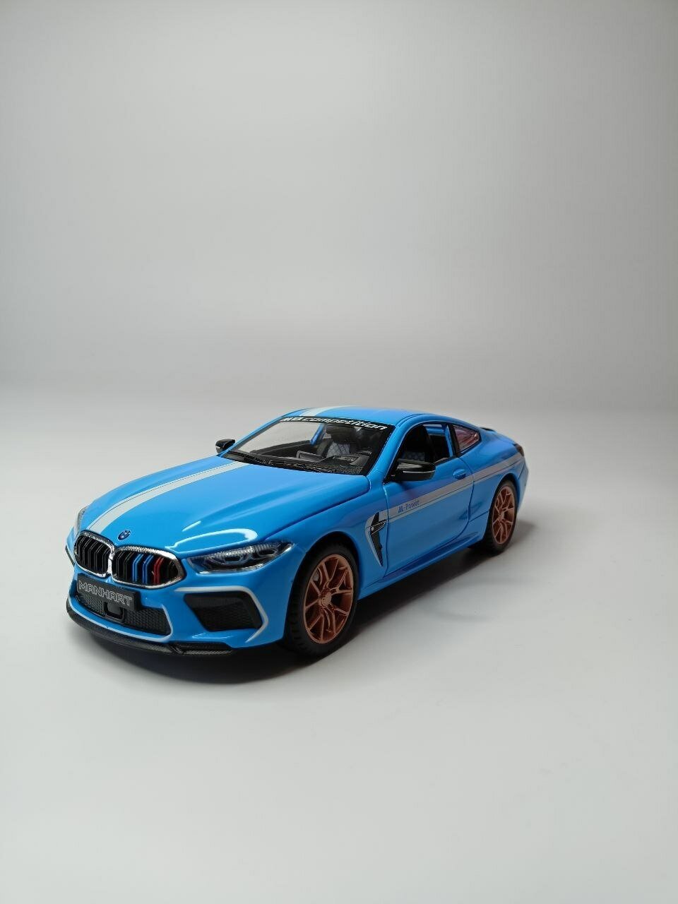 Модель автомобиля BMW M8 коллекционная металлическая игрушка масштаб 1:24 голубой