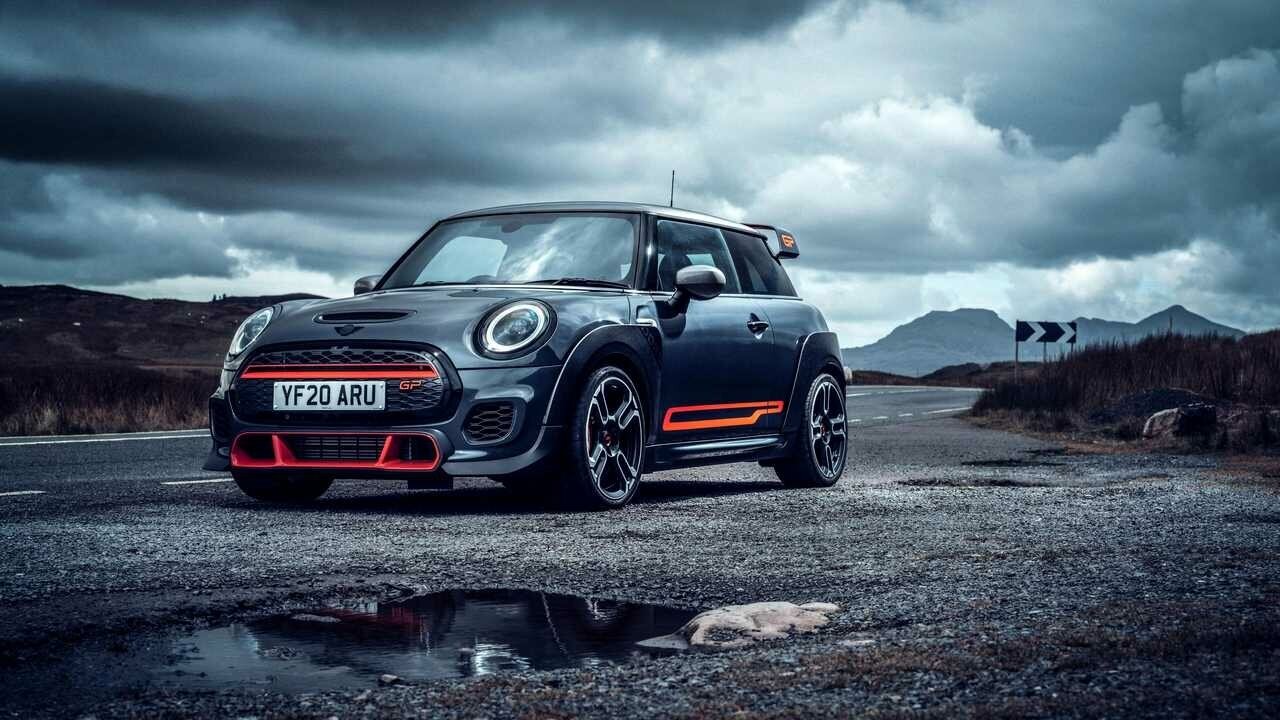 Картина на холсте 60x110 LinxOne "MINI GP John Cooper 2020" интерьерная для дома / на стену / на кухню / с подрамником