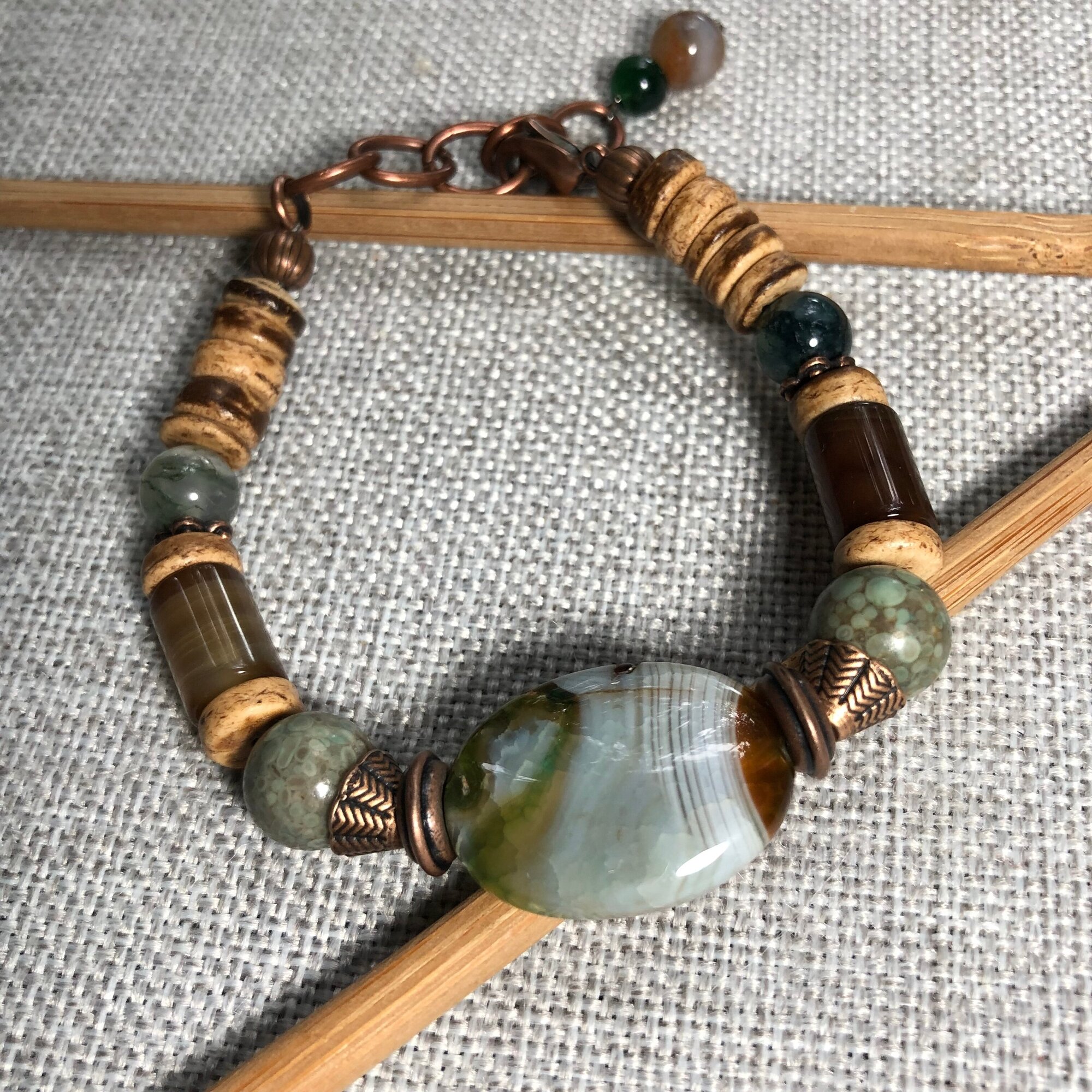 Жесткий браслет, агат