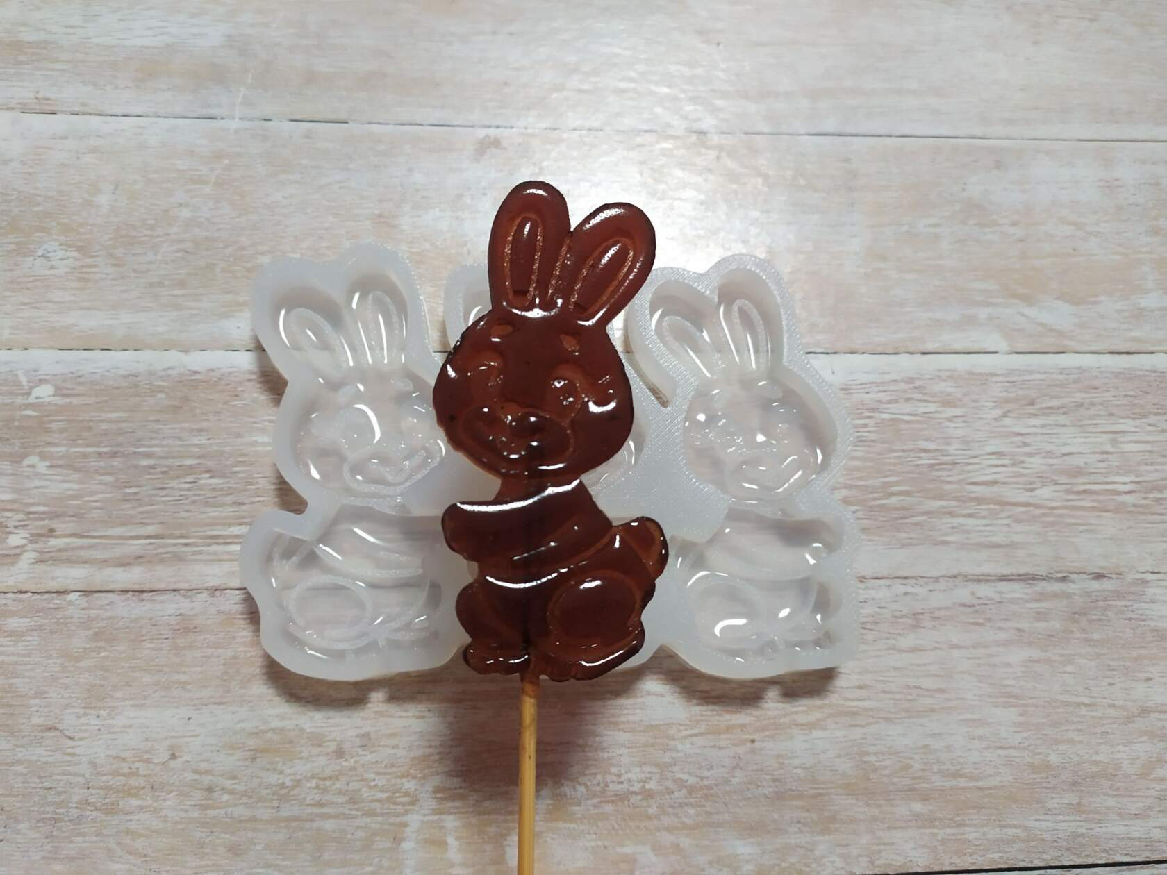 Силиконовая форма для леденцов/шоколада "Зайка" 8*3,5-0,7 см 3 ячейки