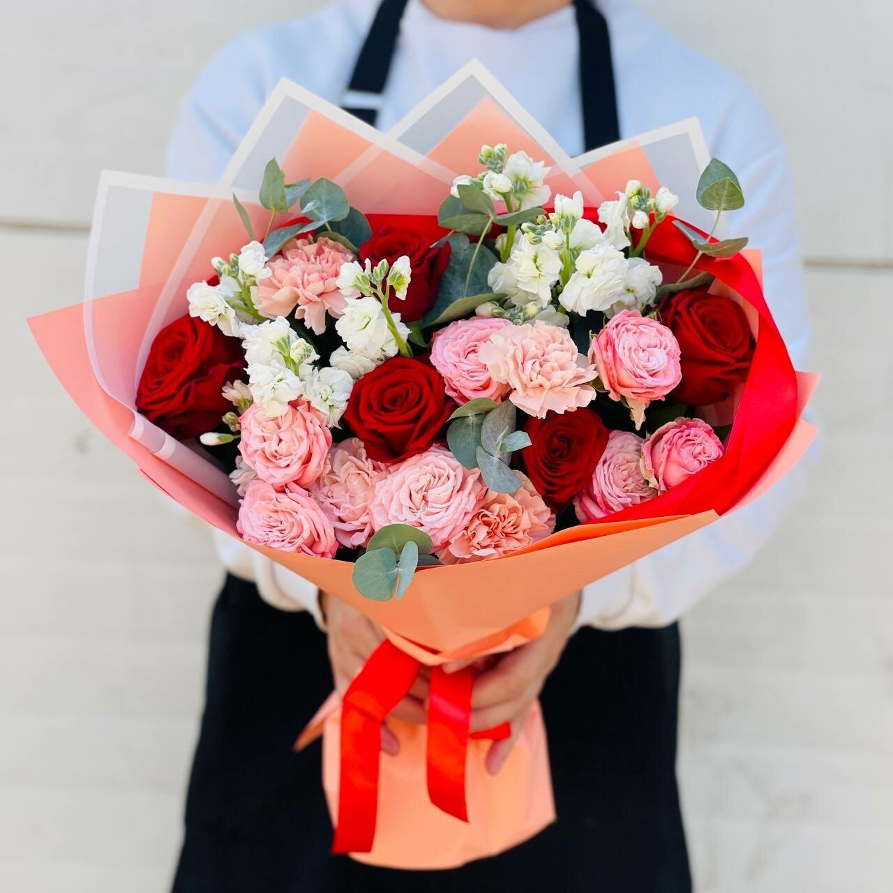 Букет Rybe-Flowers, красные розы, авторский, 13 цветов, высота 40 см