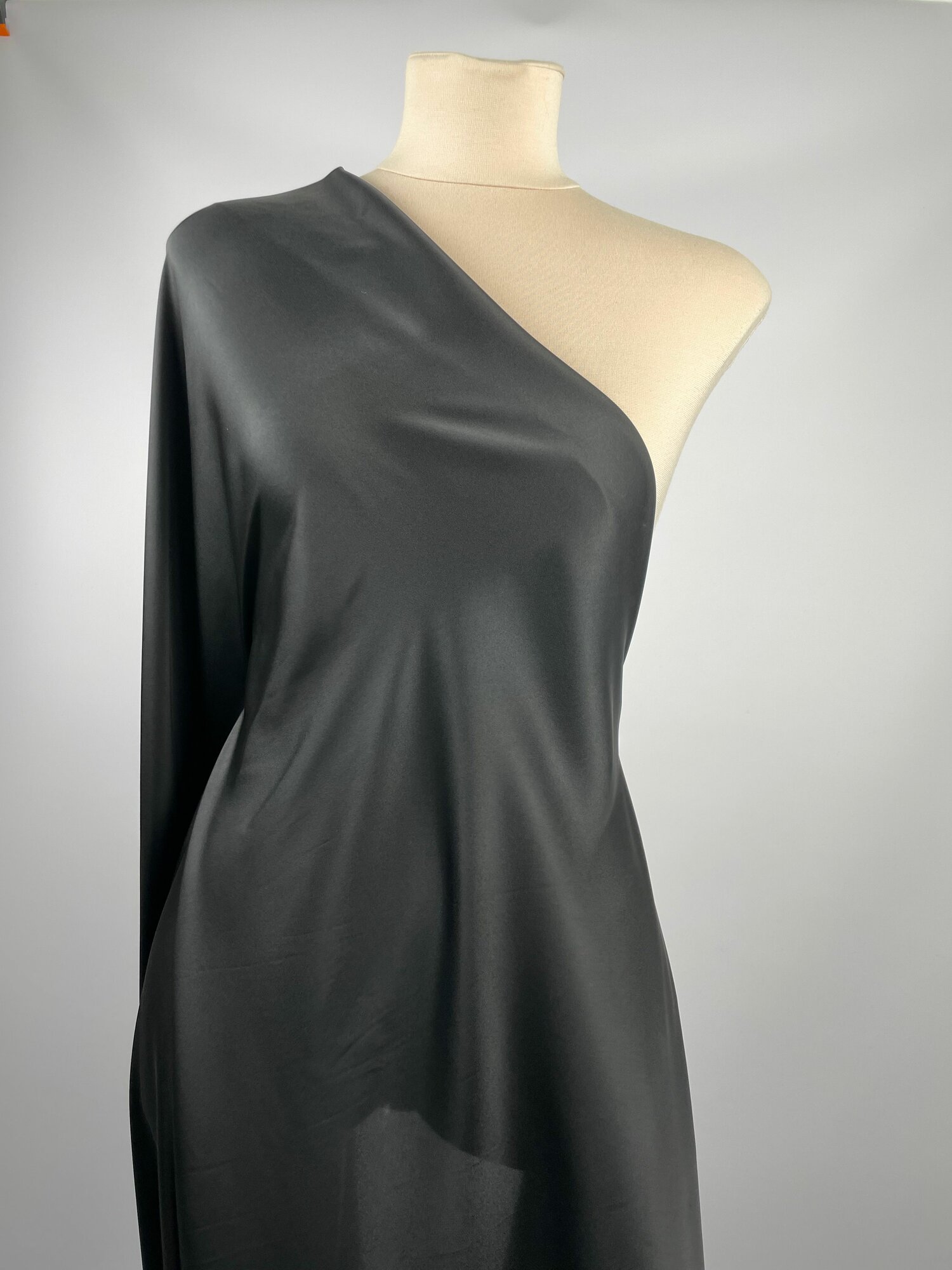 Ткань Корейский шелк, 97% п/э, 3% эластан, ширина 150 см, 1 м