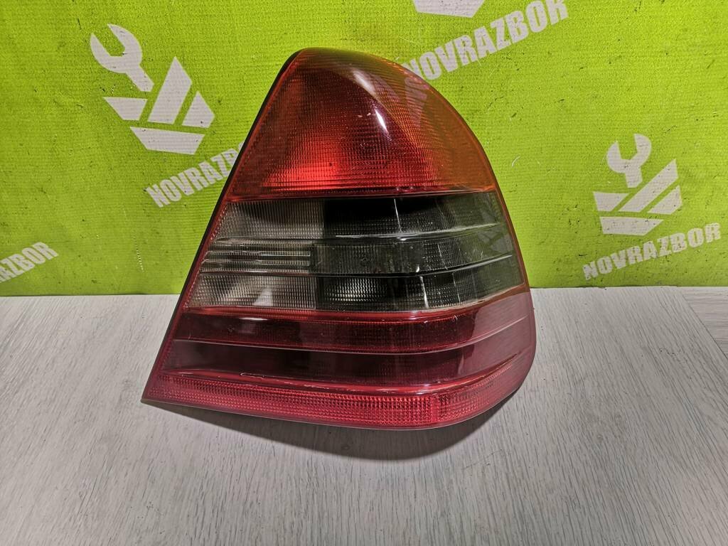 Фонарь задний правый Mercedes Benz W202 93-00