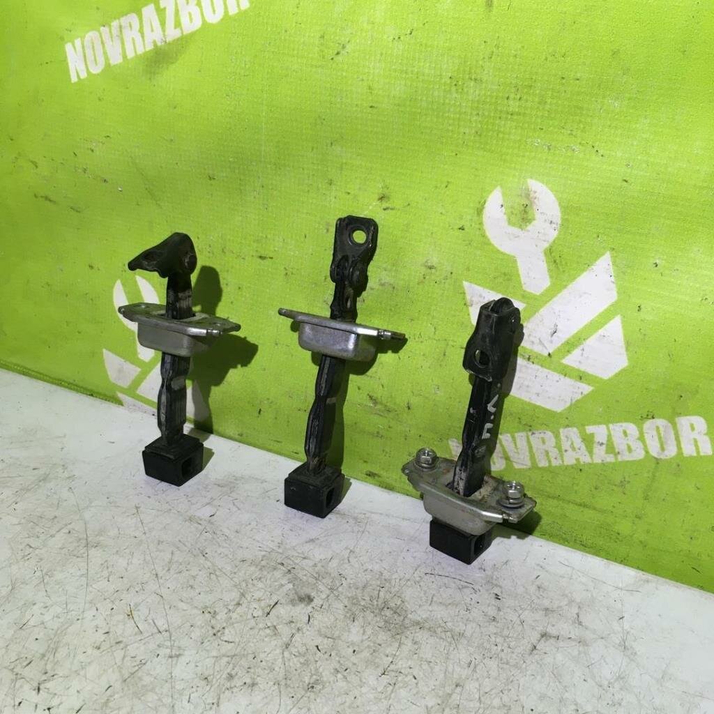 Ограничитель двери Mitsubishi Lancer 10 CX CY 07-17