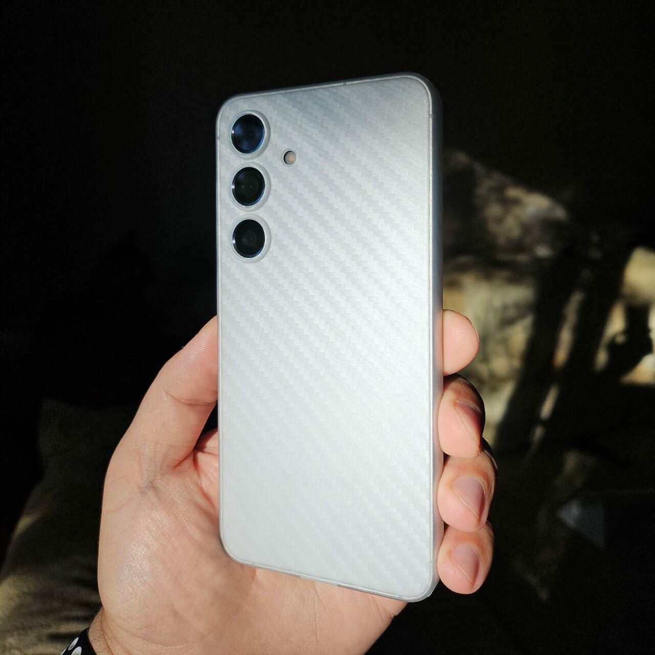 Ультратонкий карбоновый чехол для Samsung Galaxy S24 белый / Накладка пластиковая на Самсунг С24 с защитой камер