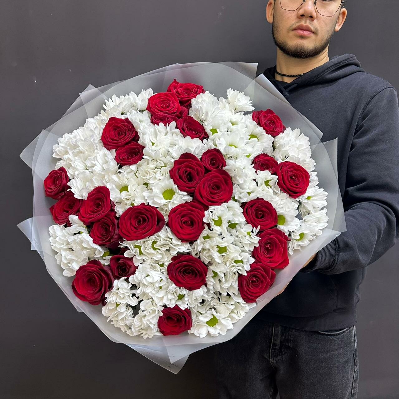 Букет "Хризантемы с розами", кустовые хризантемы, классические розы