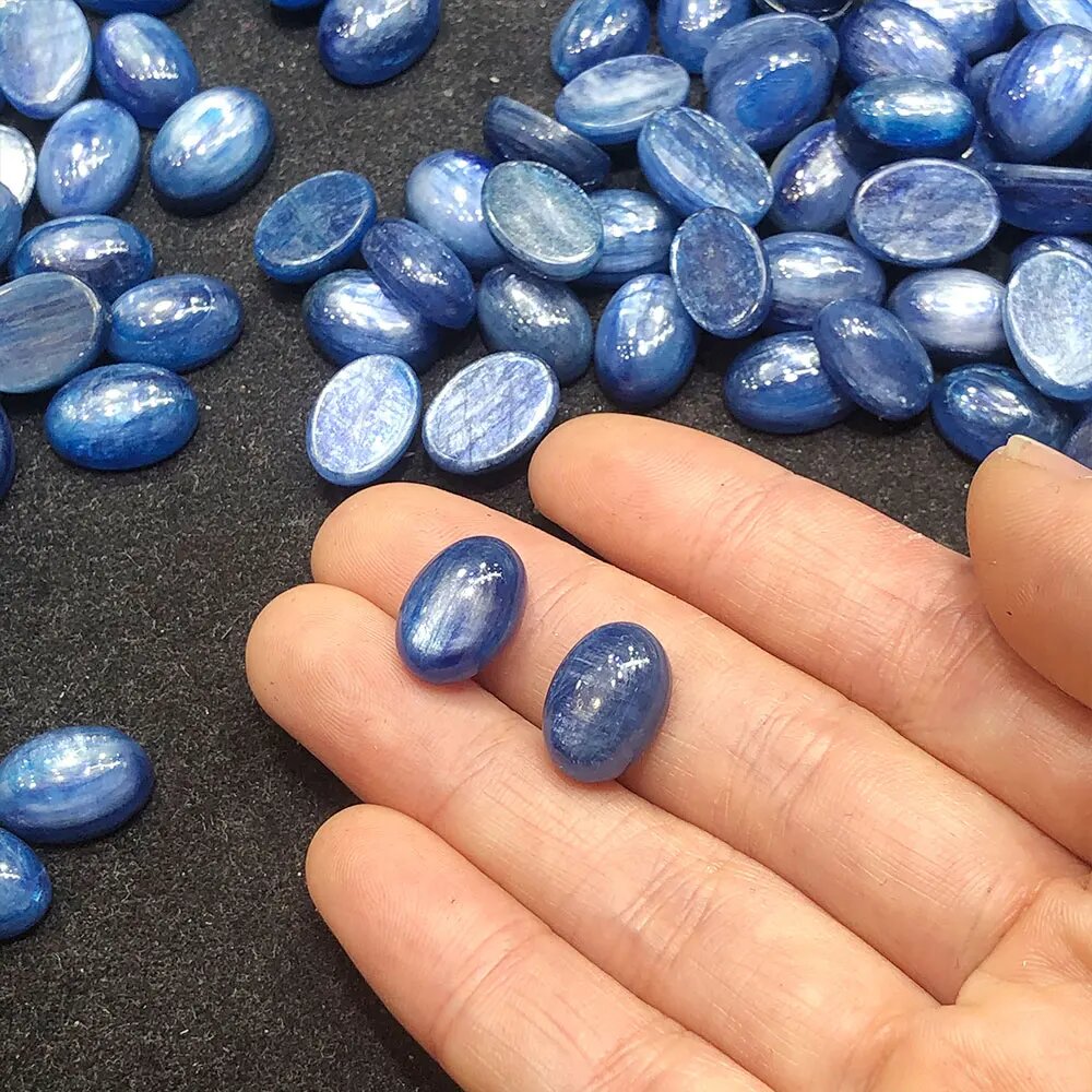 Натуральный синий кианит кабошон 9-10 мм