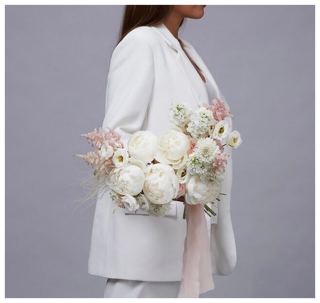 Букет "Нежный бархат", пионы белые, маттиола, эустома, красивый букет цветов, шикарный, премиум цветы пионов.