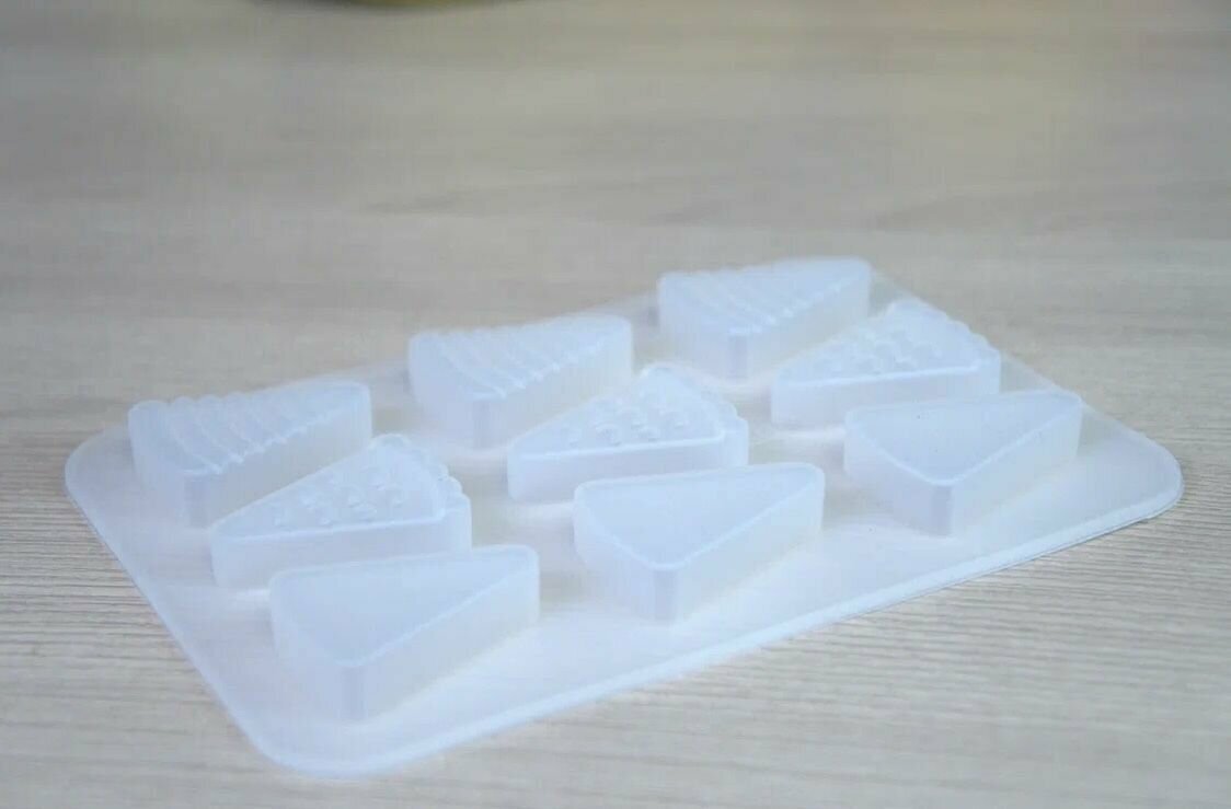 Форма кондитерская силиконовая для шоколадных конфет и мармелада TRIANGLE, 9 ячеек, 15х10 см.