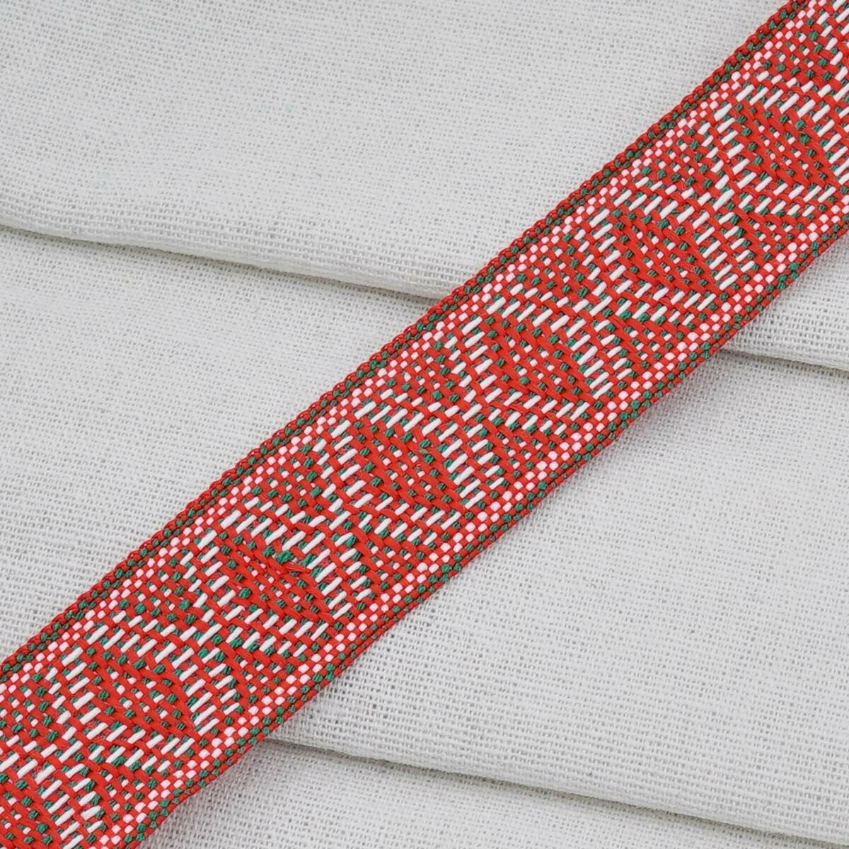 Тесьма для рукоделия жаккардовая, рисунок 9854, 30мм*25м (красный/зеленый/белый)