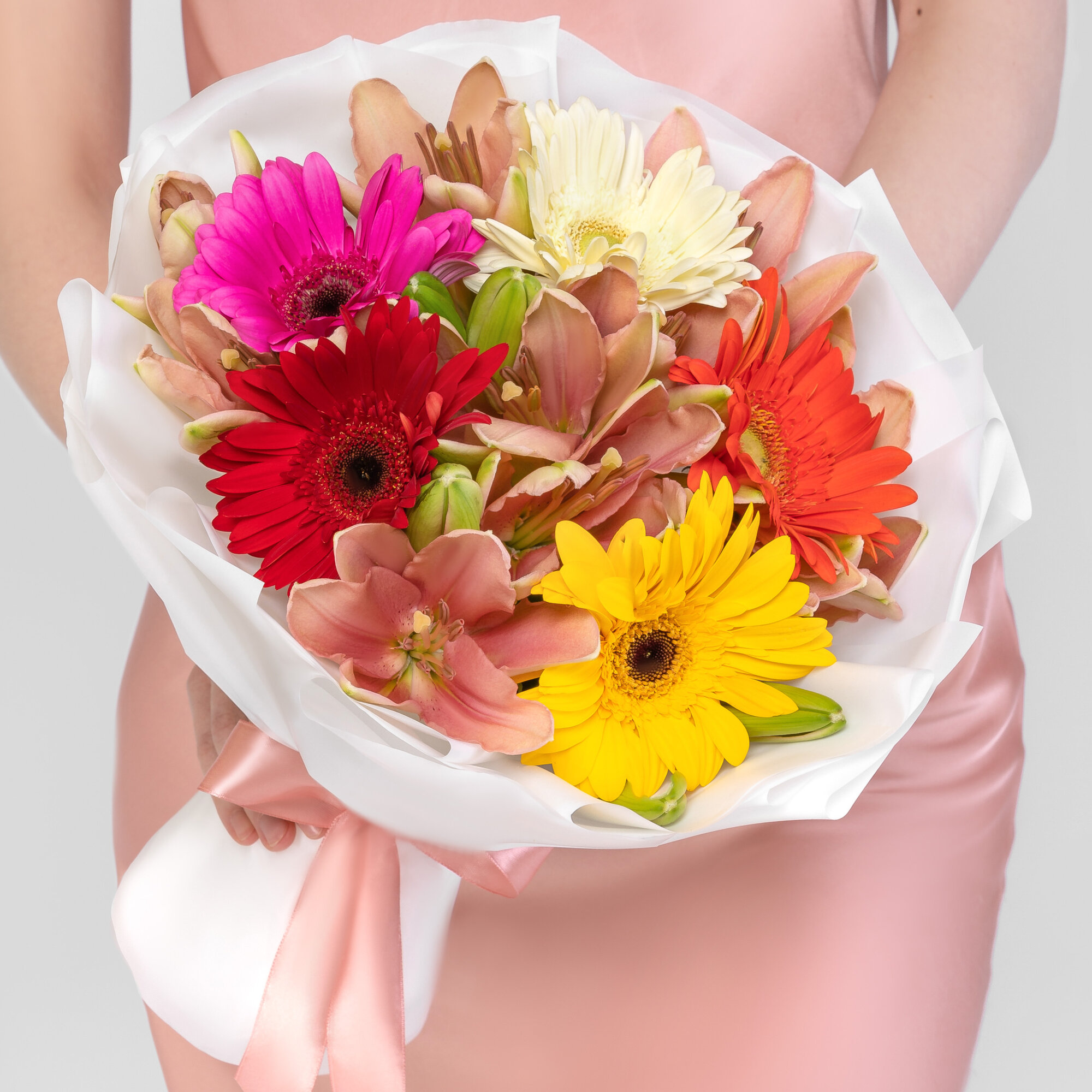 Дуо-букет Мегацвет24 "Герберы микс и лилии розовые", разноцветный, дизайнерская упаковка