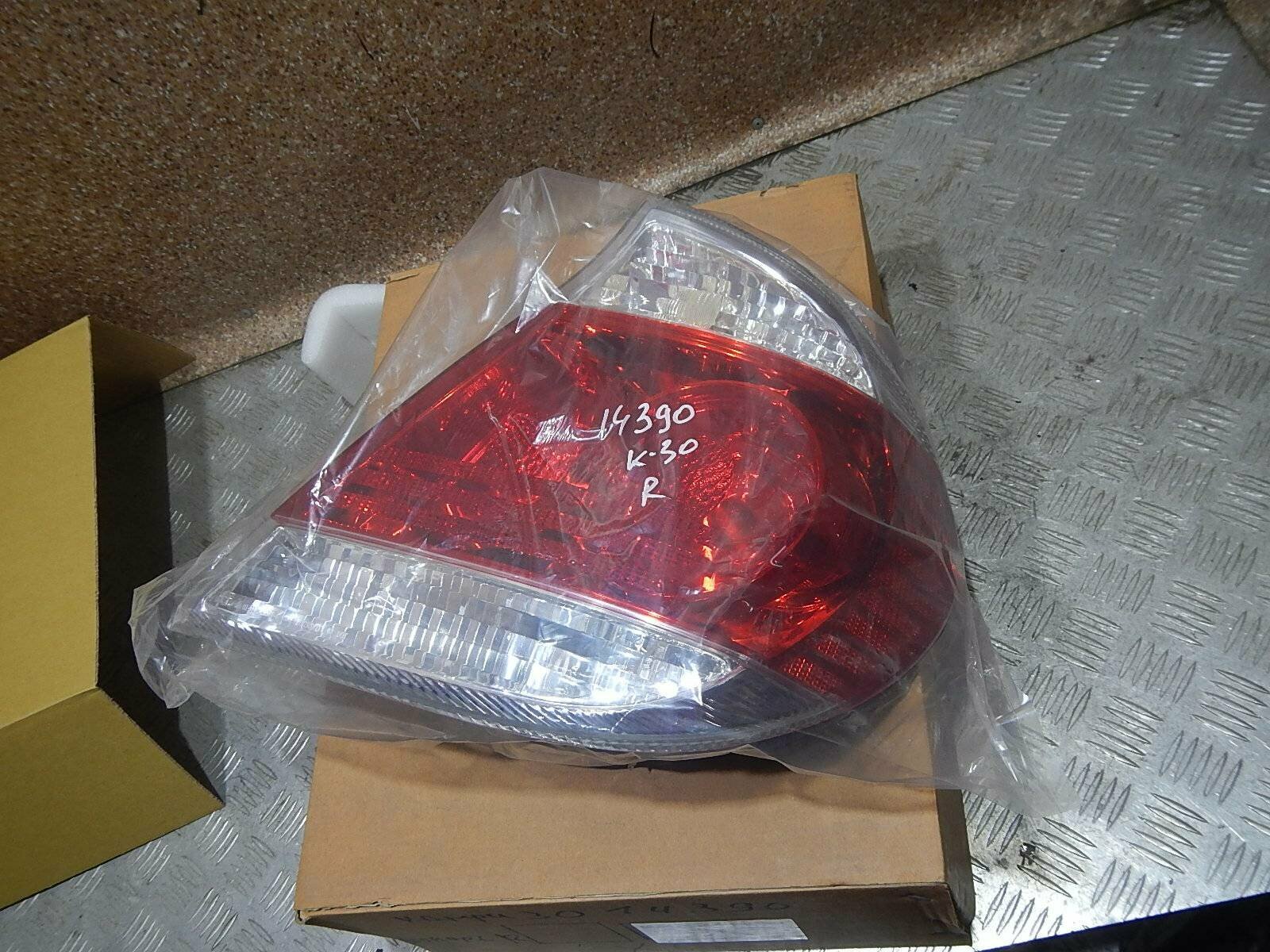 Б/У Фонарь задний правый, Toyota (Тойота)-CAMRY 30 (01-06) TOYOTA CAMRY 30 (01-06) красно-белый,Depo. Новый. Дубликат. 14...