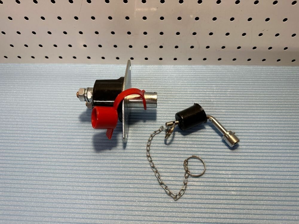 Выключатель массы DAF MAN VOLVO SCANIA (МАН ДАФ вольво скания) с ключом