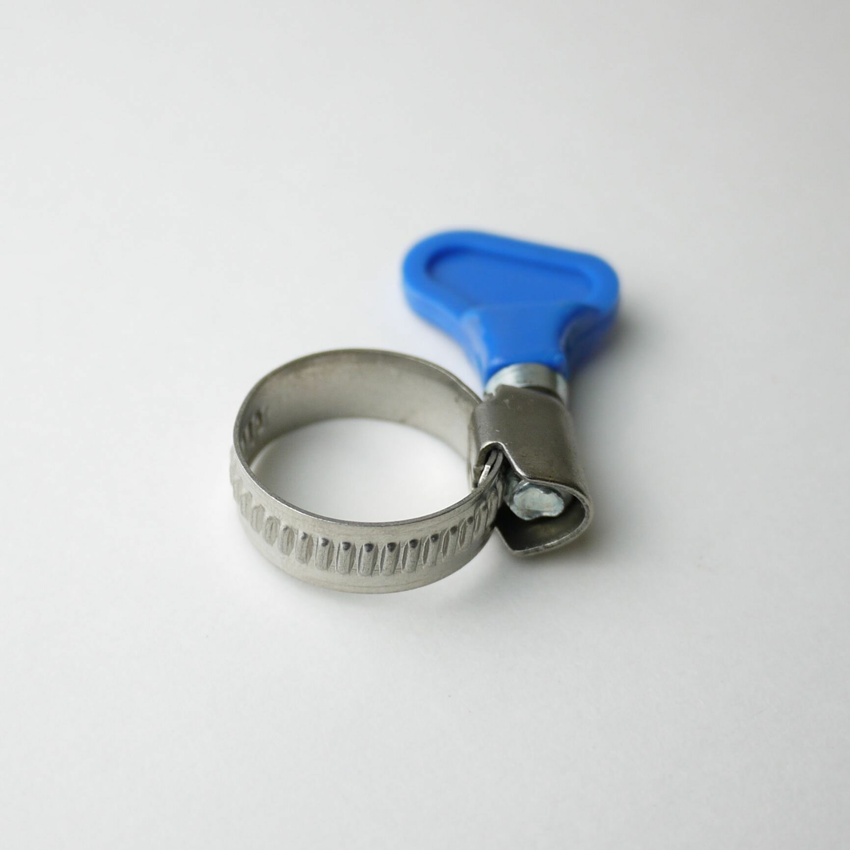 Хомут червячный Титан 12-20 мм (1 штука)