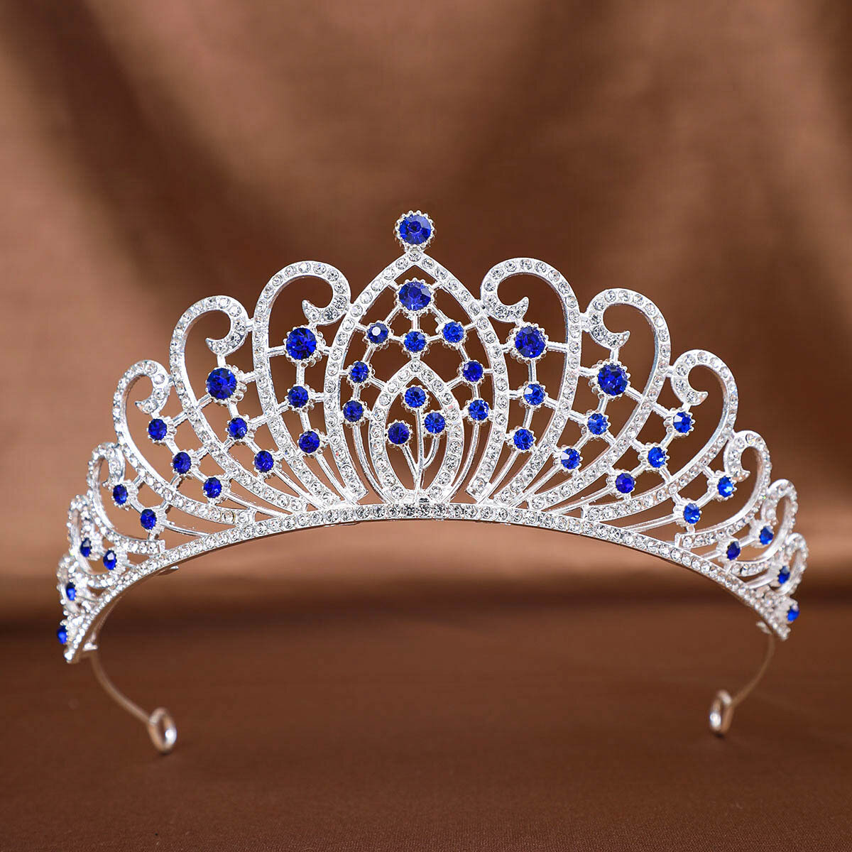Корона, серебристо-сапфировая, с бриллиантами