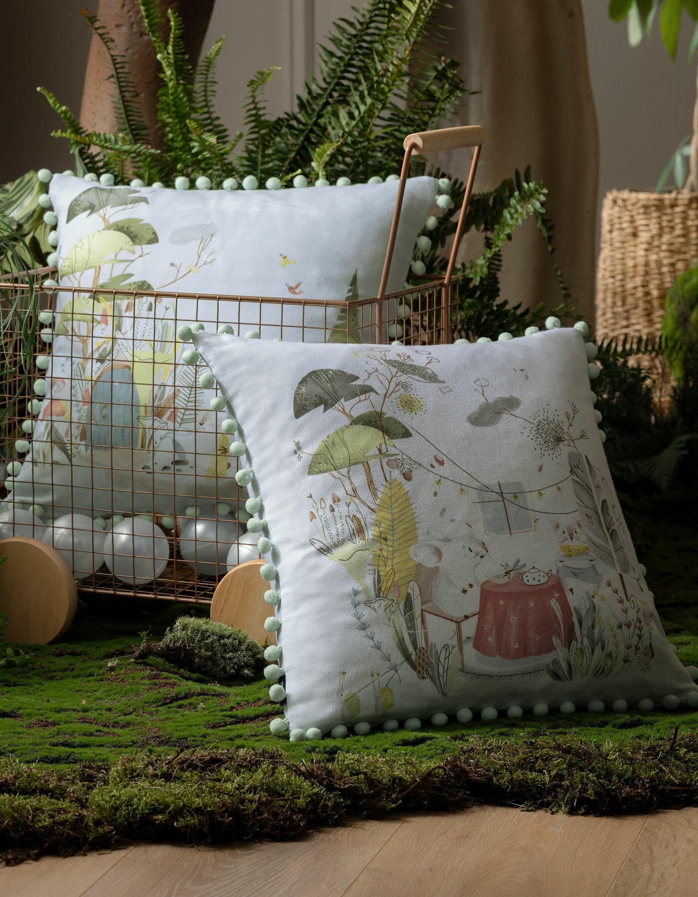 Togas Подушка декоративная "Пикколо" с помпонами, 45х45