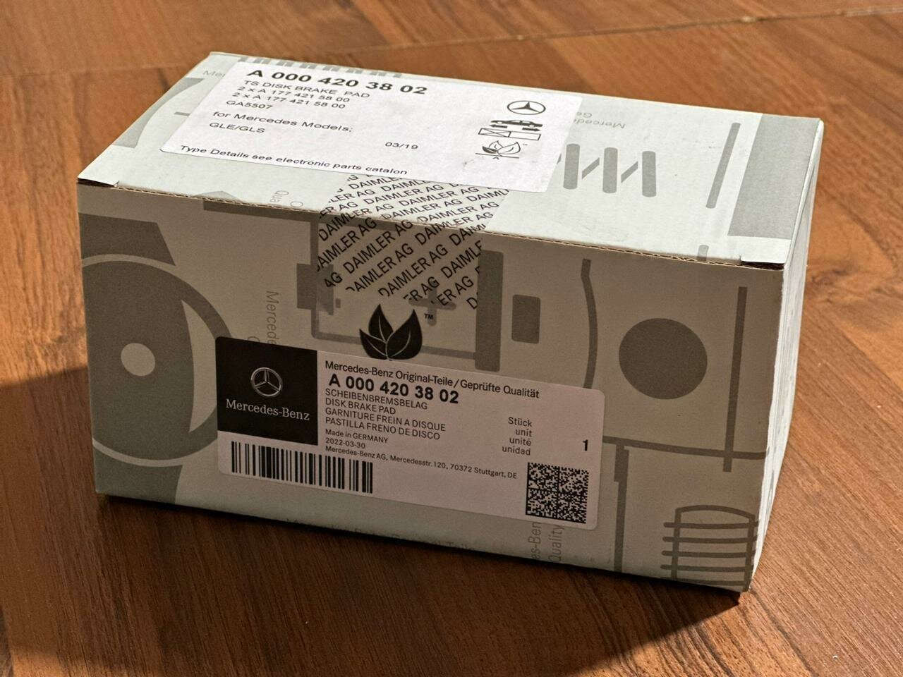 Колодки передние дисковые A0004203802