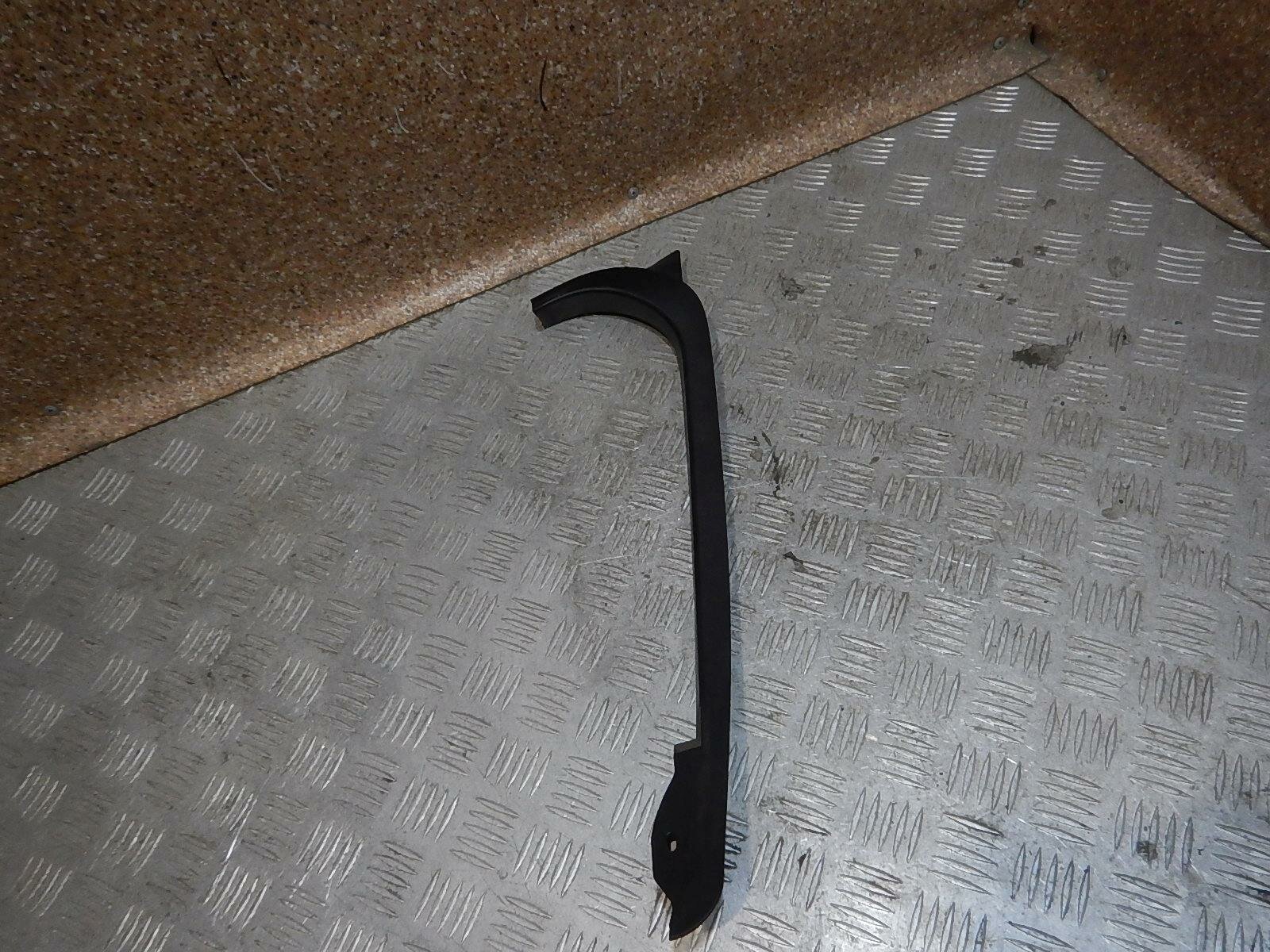 Б/У Накладка двери, Ford (Форд)-FOCUS 3 (11-19) FORD FOCUS 3 (11-19) передней правой двери Царапины. 433428 FORD арт. BM5...