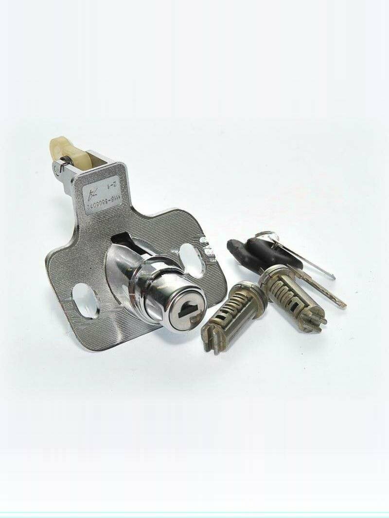 Личинки ВАЗ 1118, Калина, в сборе с замком багажника, 11190-6305070-30