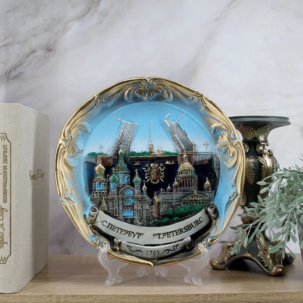 Сувенирная Тарелка Панно на подставке Достопримечательности Санкт-Петербурга. Коллаж , 23 см , ручная роспись , гипс