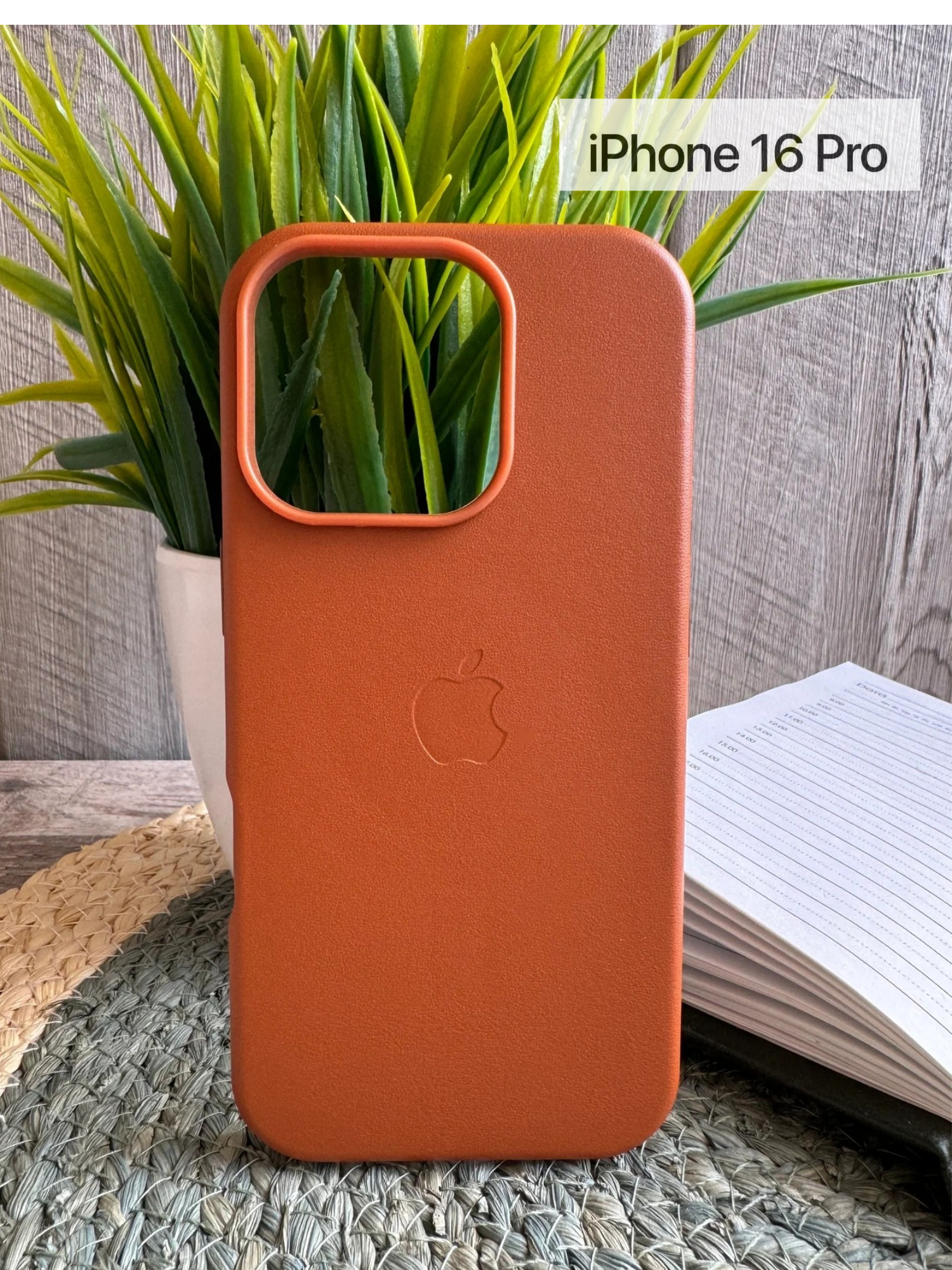 Чехол коричневый для IPhone 16 Pro Leather Case с поддержкой беспроводной зарядки и анимацией