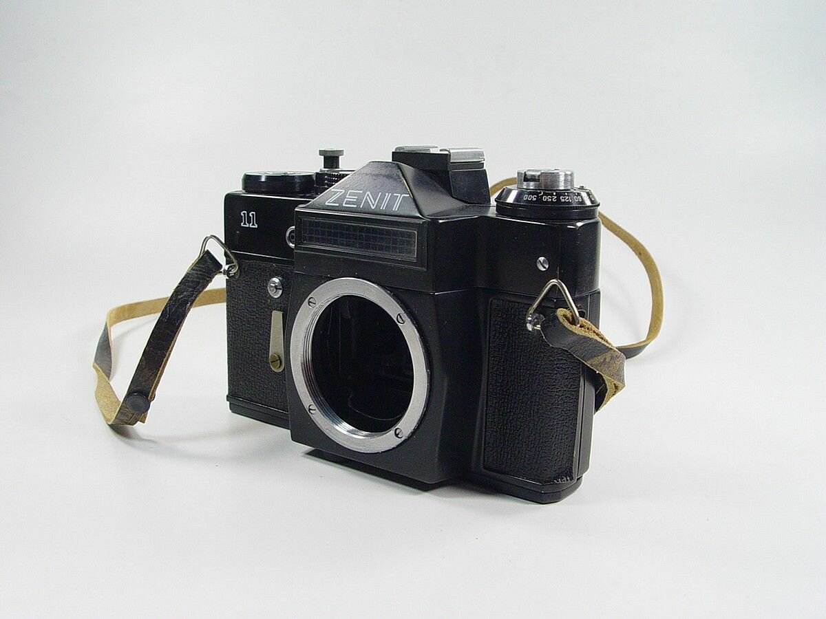 Фотоаппарат старинный Зенит-11. Красногорский мех завод КМЗ, СССР, 1983 г. #002