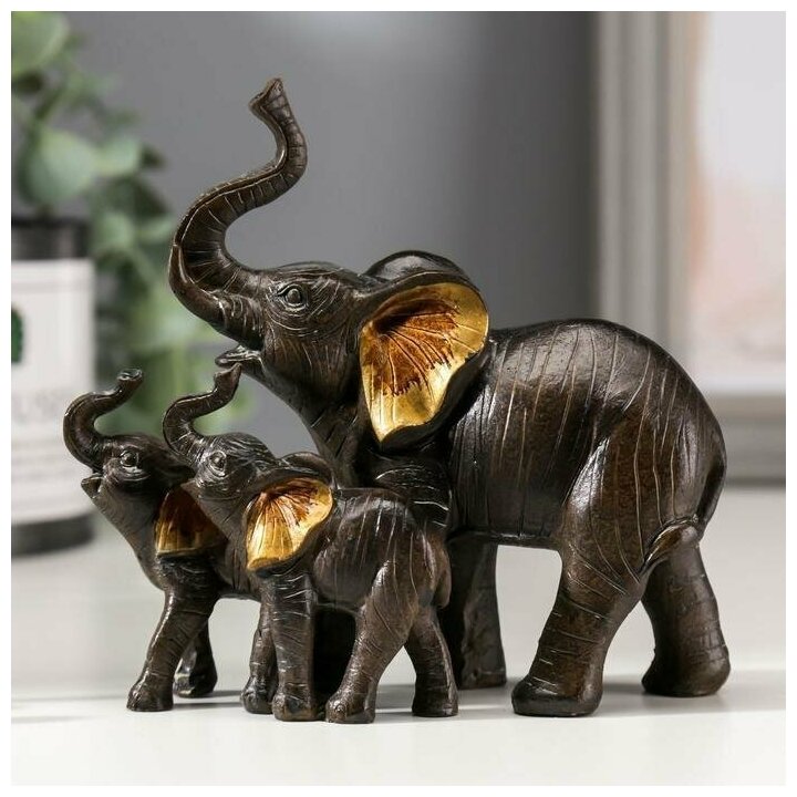 Сувенир полистоун 'Слон африканский коричневый со слонятами' золотые ушки 11х12х5,5 см