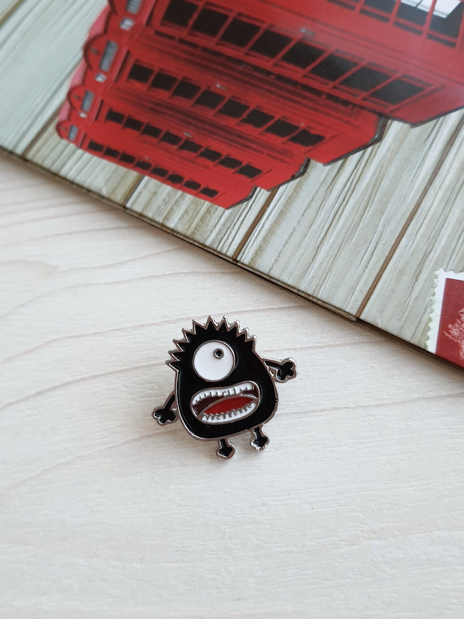 Брошь, эмаль