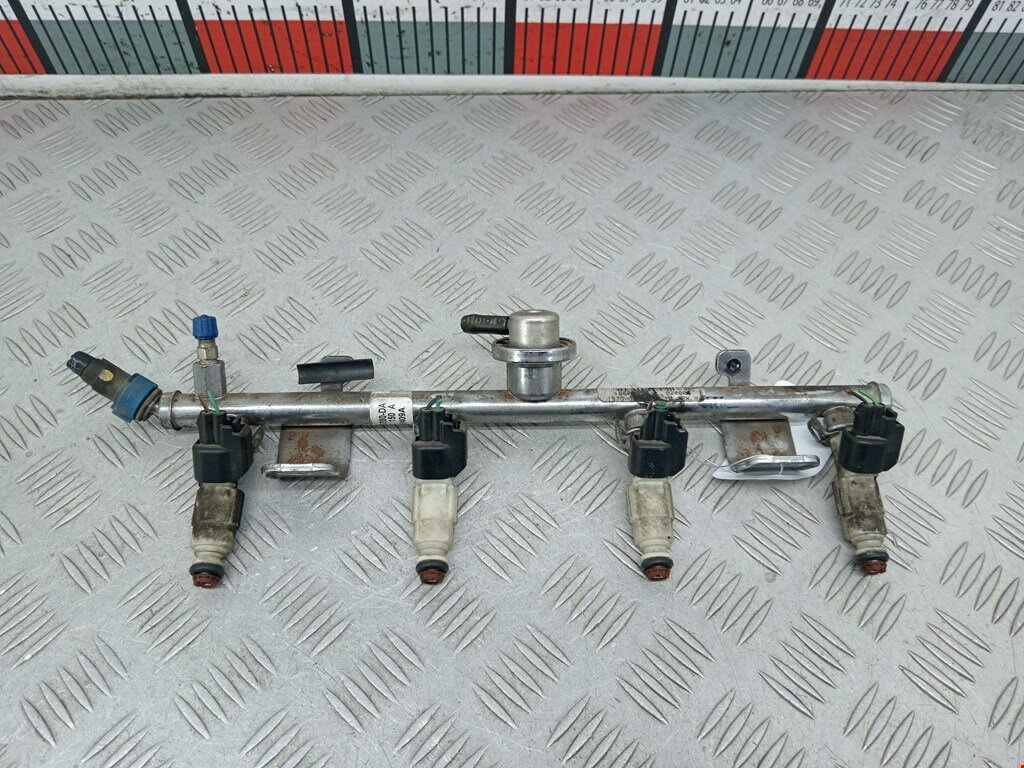 Форсунка бензиновая электрическая Mazda 6 GG L30113250A арт. 2208514