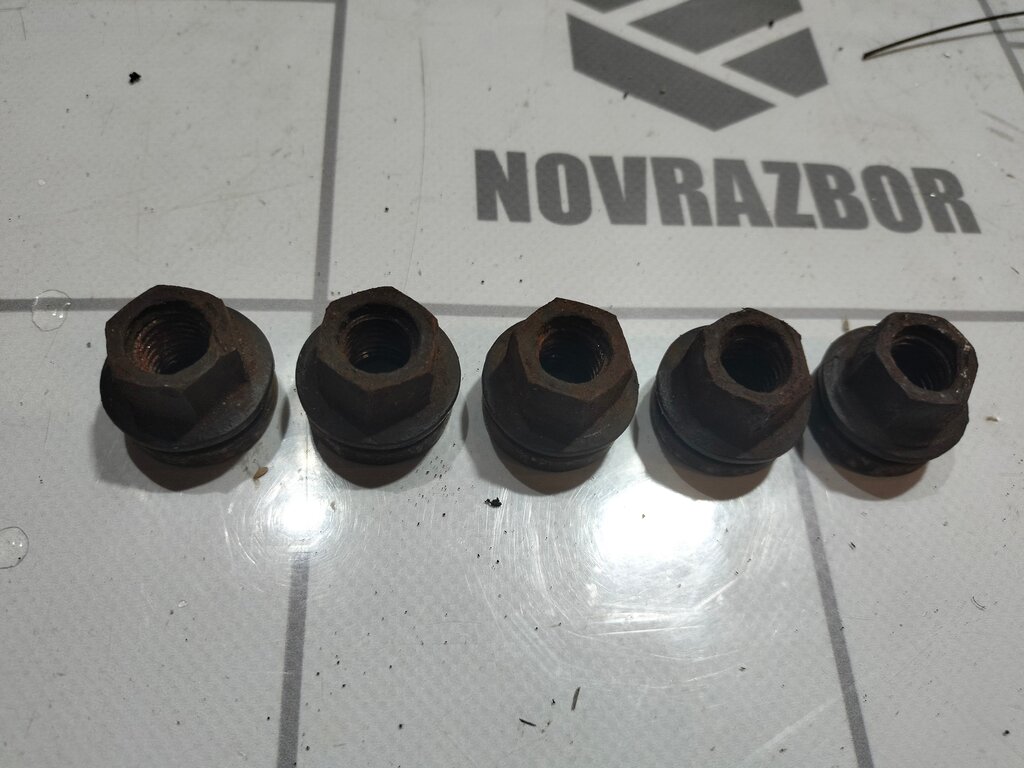 Гайка ступицы Ford Transit 06-13