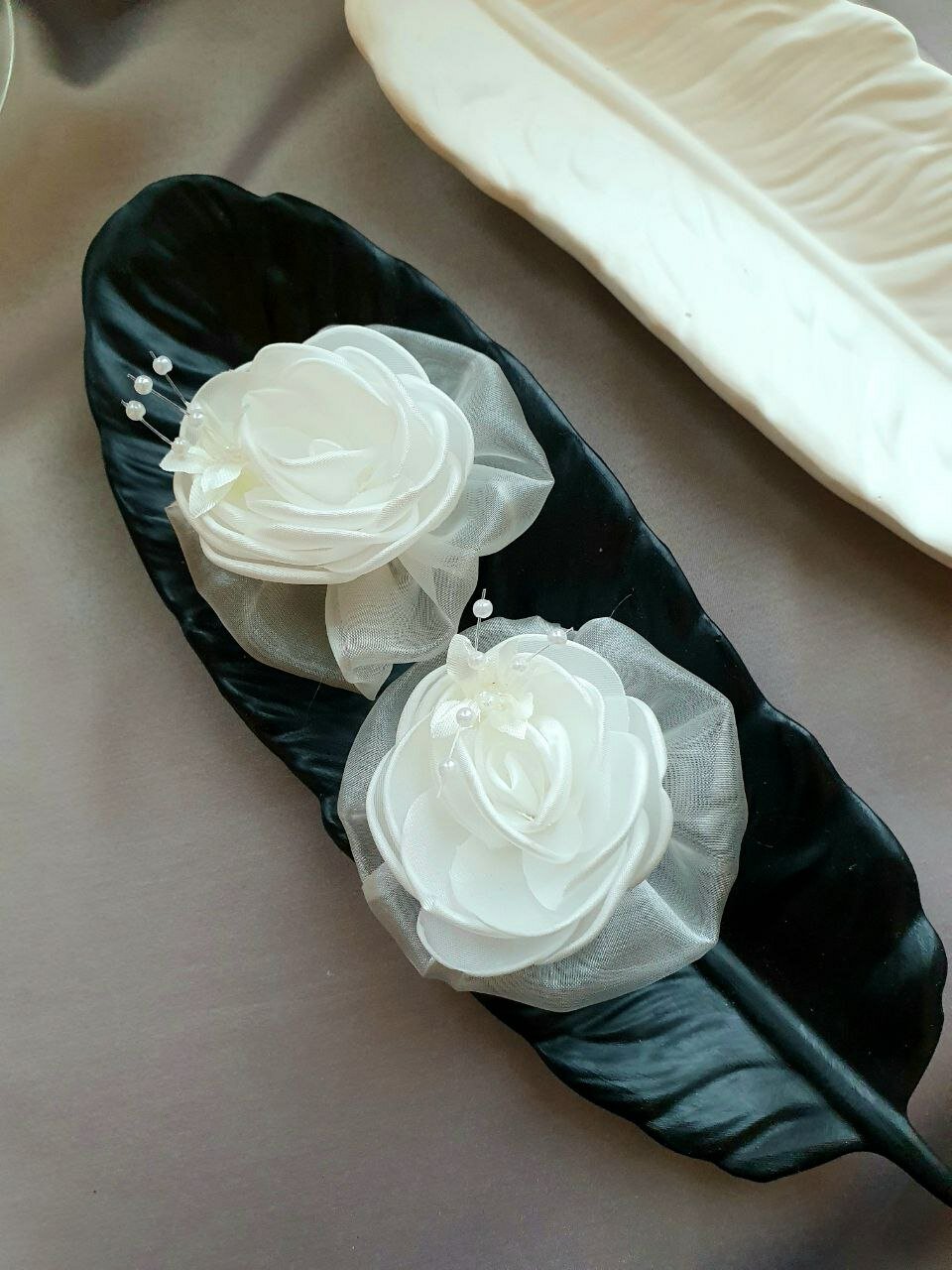 Резинки розы, для волос, ручная работа, белые, комплект 2 шт.