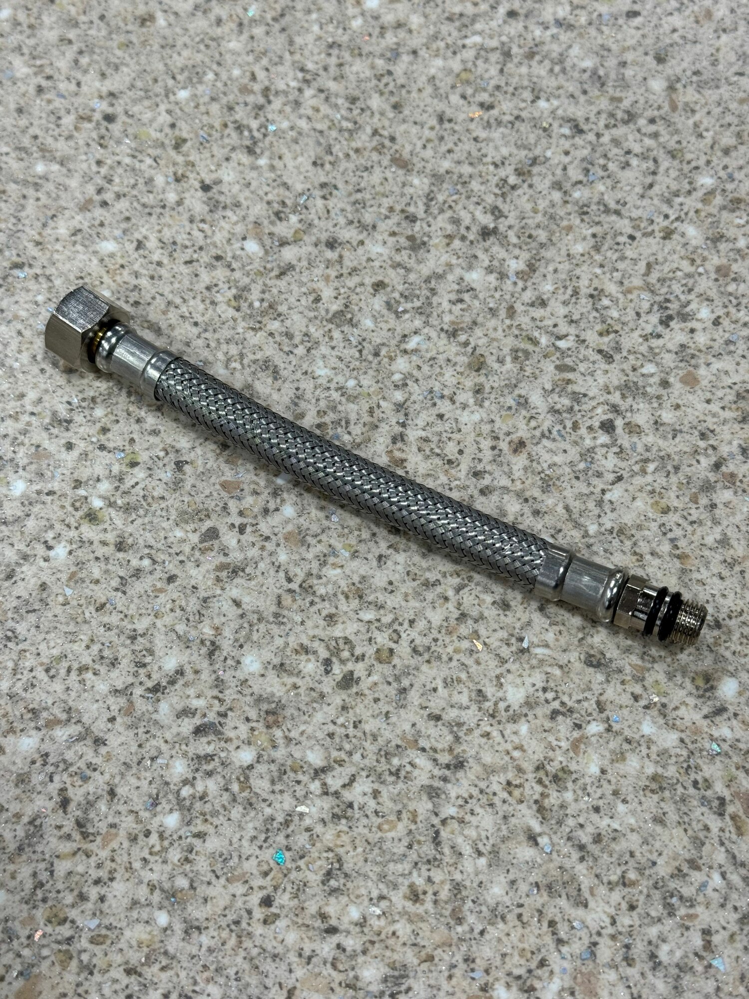 Гибкая подводка для шланга вытяжной лейки 3/8"хМ10 15см