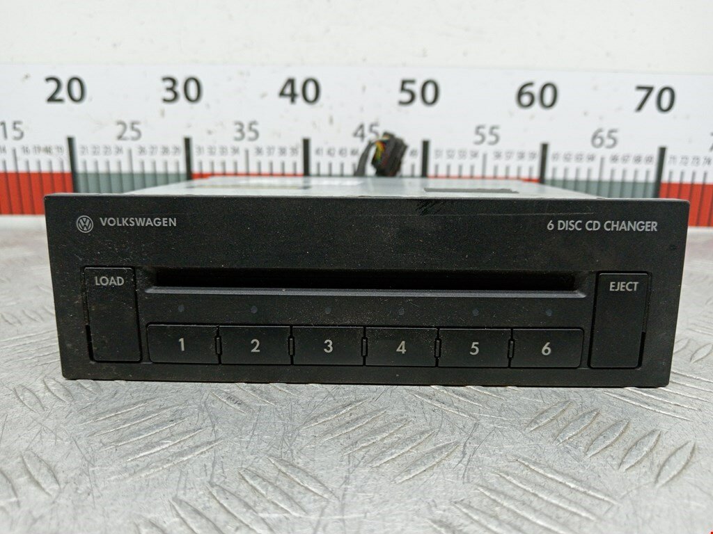 Чейнджер компакт дисков Volkswagen Touran 1 1T0035110A арт. 2163596