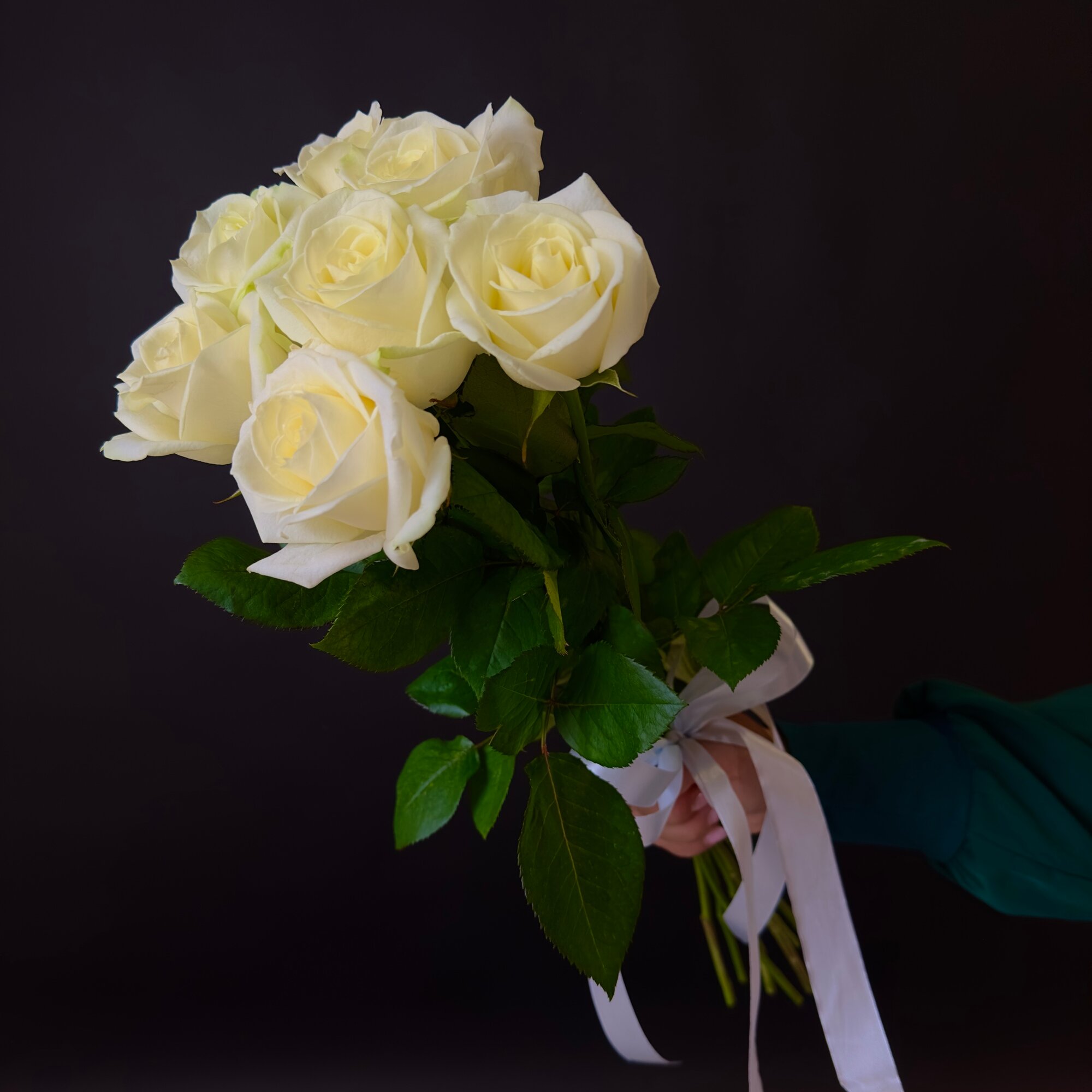 Букет цветов из 7 белых роз Россия