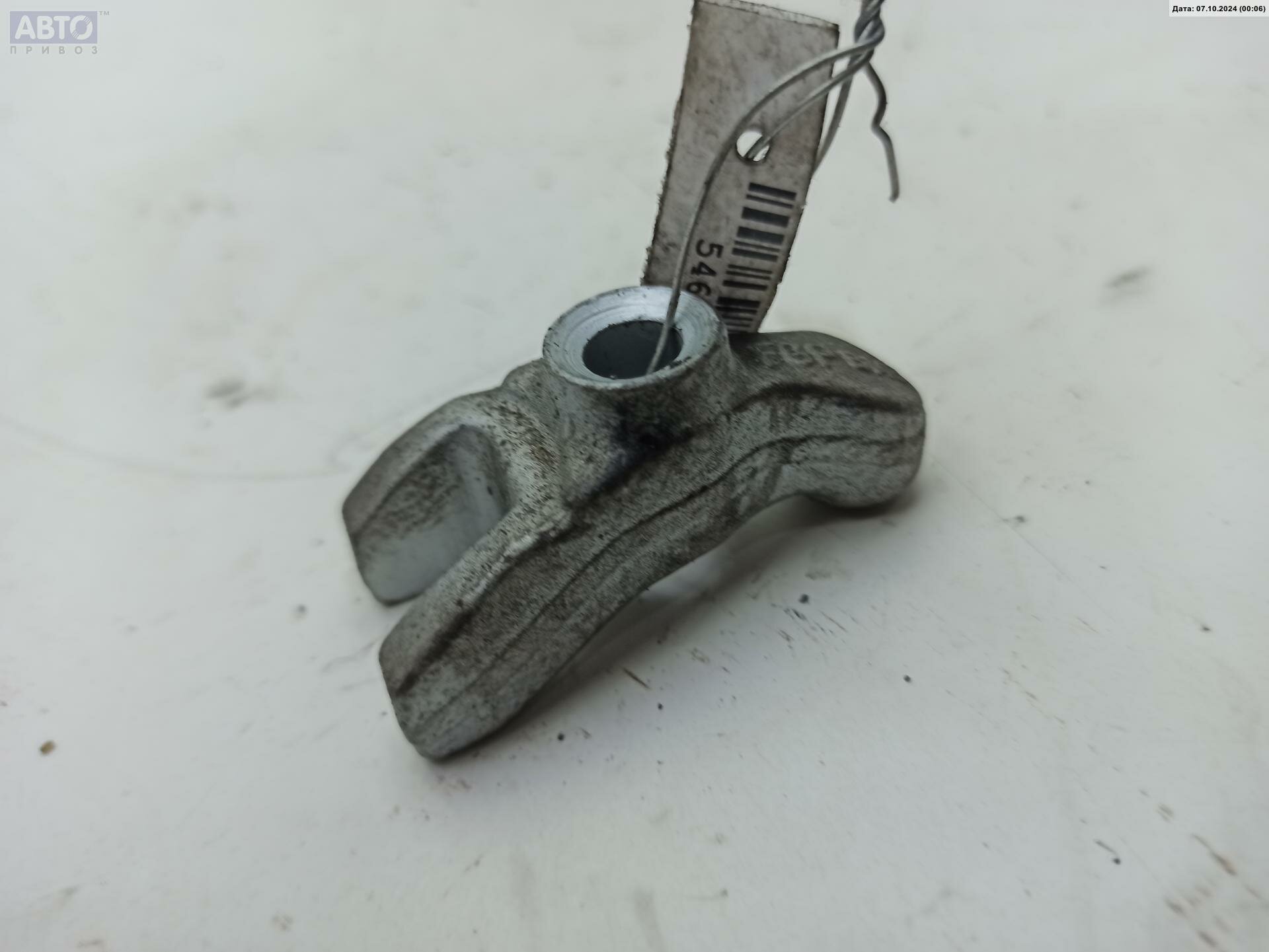 Скоба (кронштейн) крепления форсунки Opel Zafira B (2004-2014)