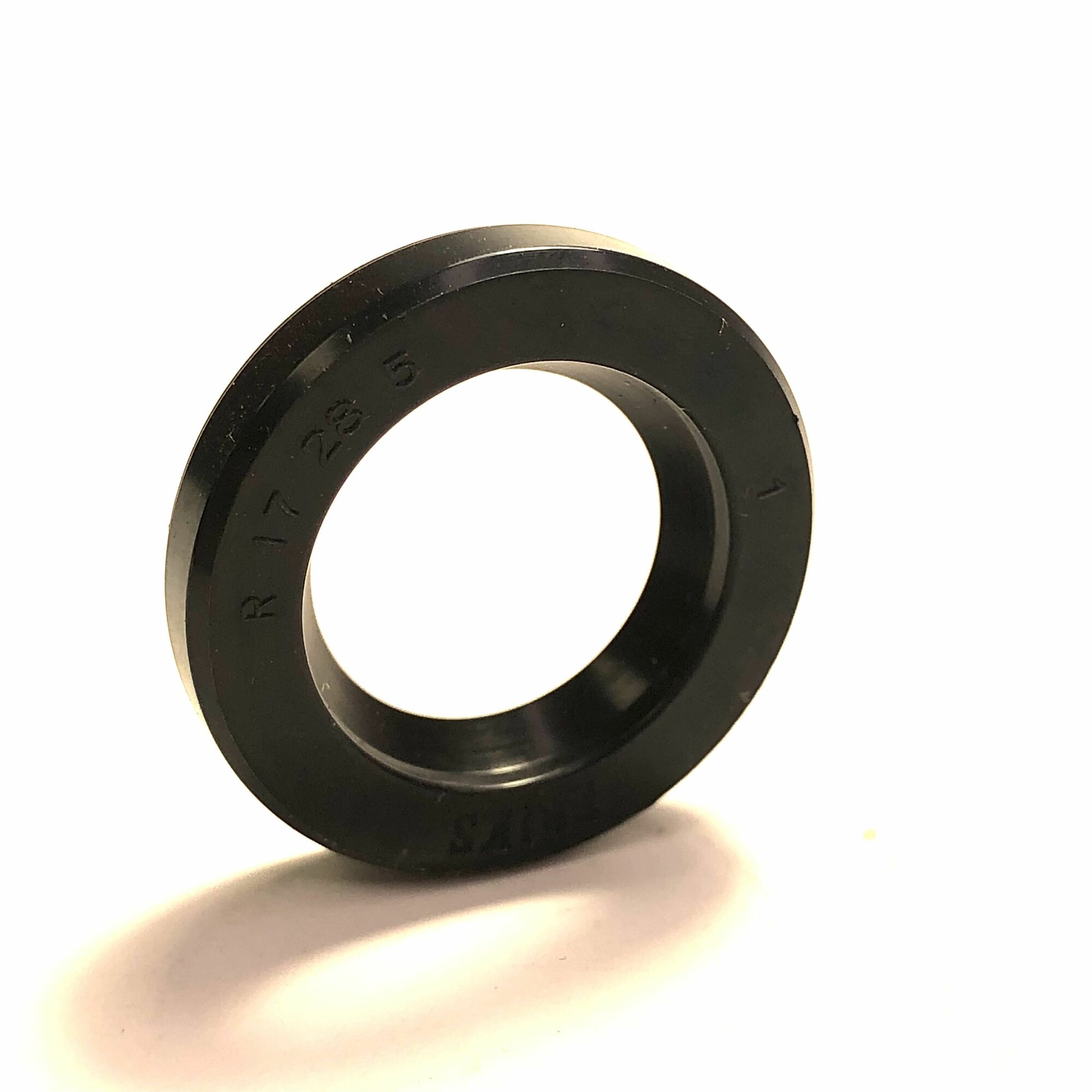 Сальник 17x28x5